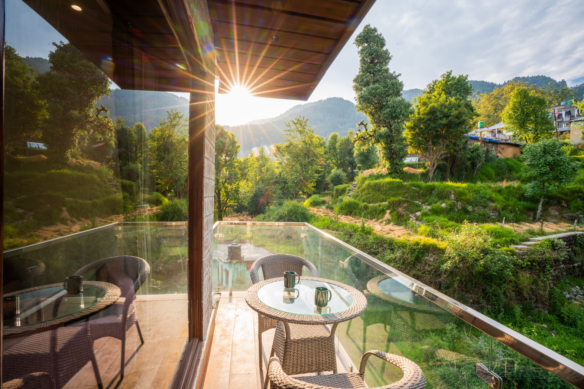 Alt life Luxe | Himalayan Crown - Upper Bhagsu (Mcleodganj) 𝗕𝗢𝗢𝗞 ...