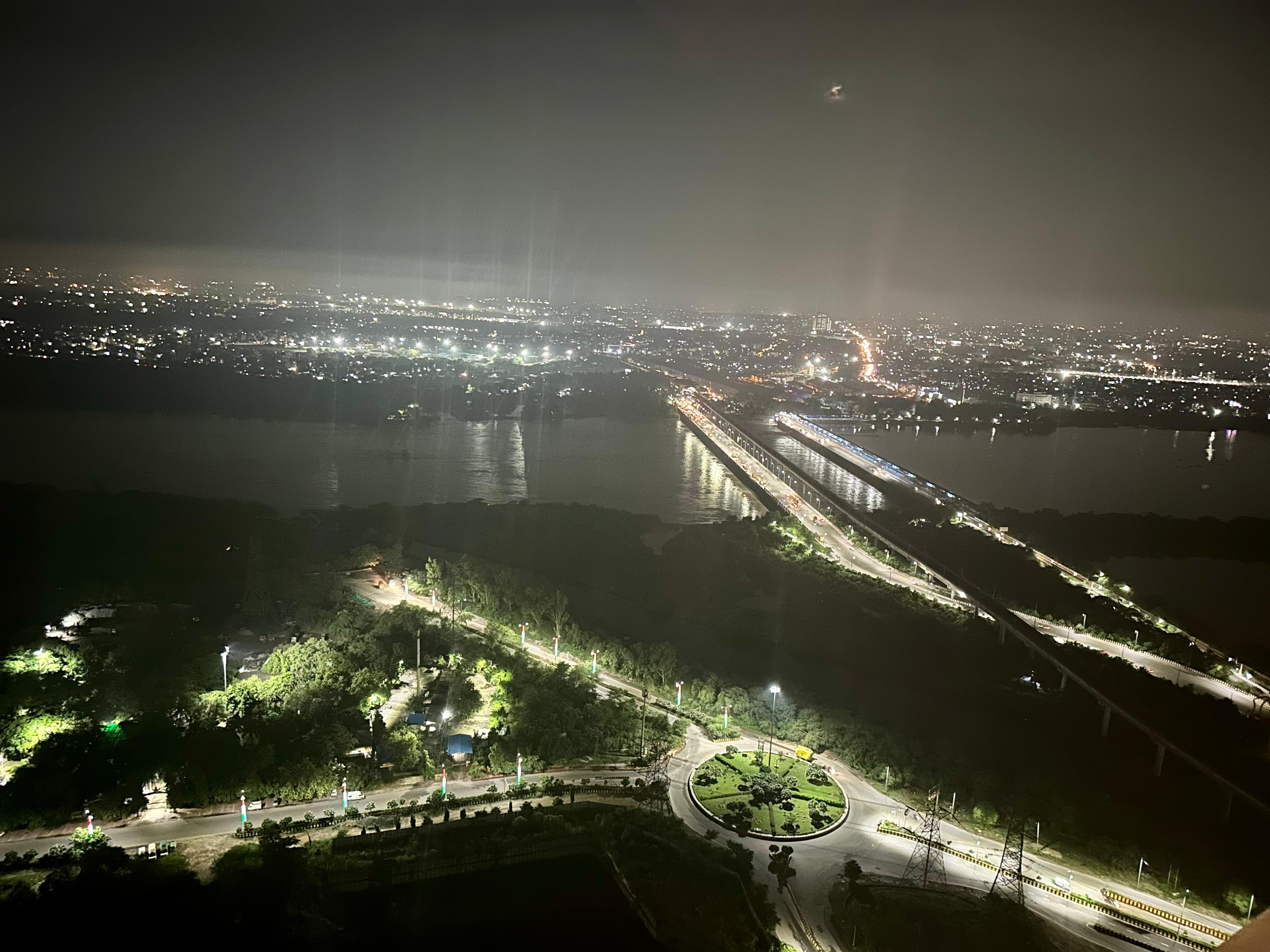 37th Sky View your next space 𝗕𝗢𝗢𝗞 Noida Apartment