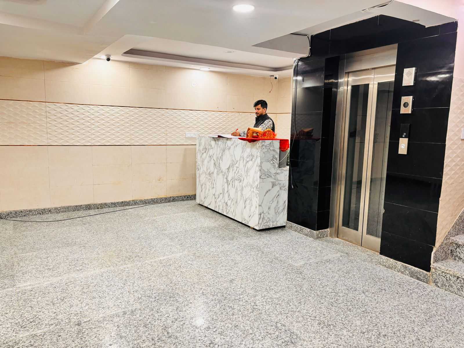 Hotel O STAR X RESIDENCY 𝗕𝗢𝗢𝗞 Delhi Hotel
