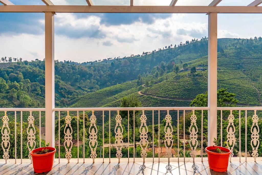 Rooms of Yellow Tulip Luxury Villa by LexStays - Villa in Coonoor