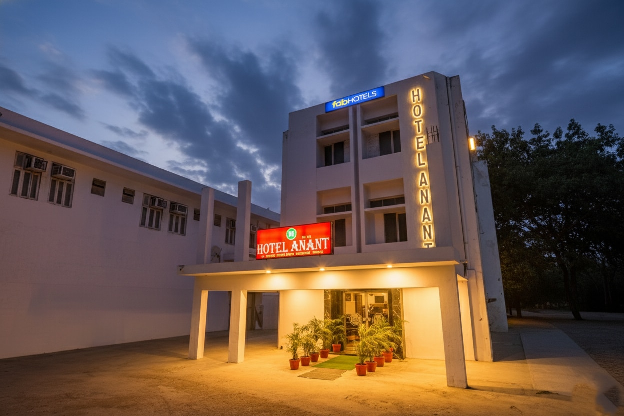Via Anant 𝗕𝗢𝗢𝗞 Lucknow Hotel