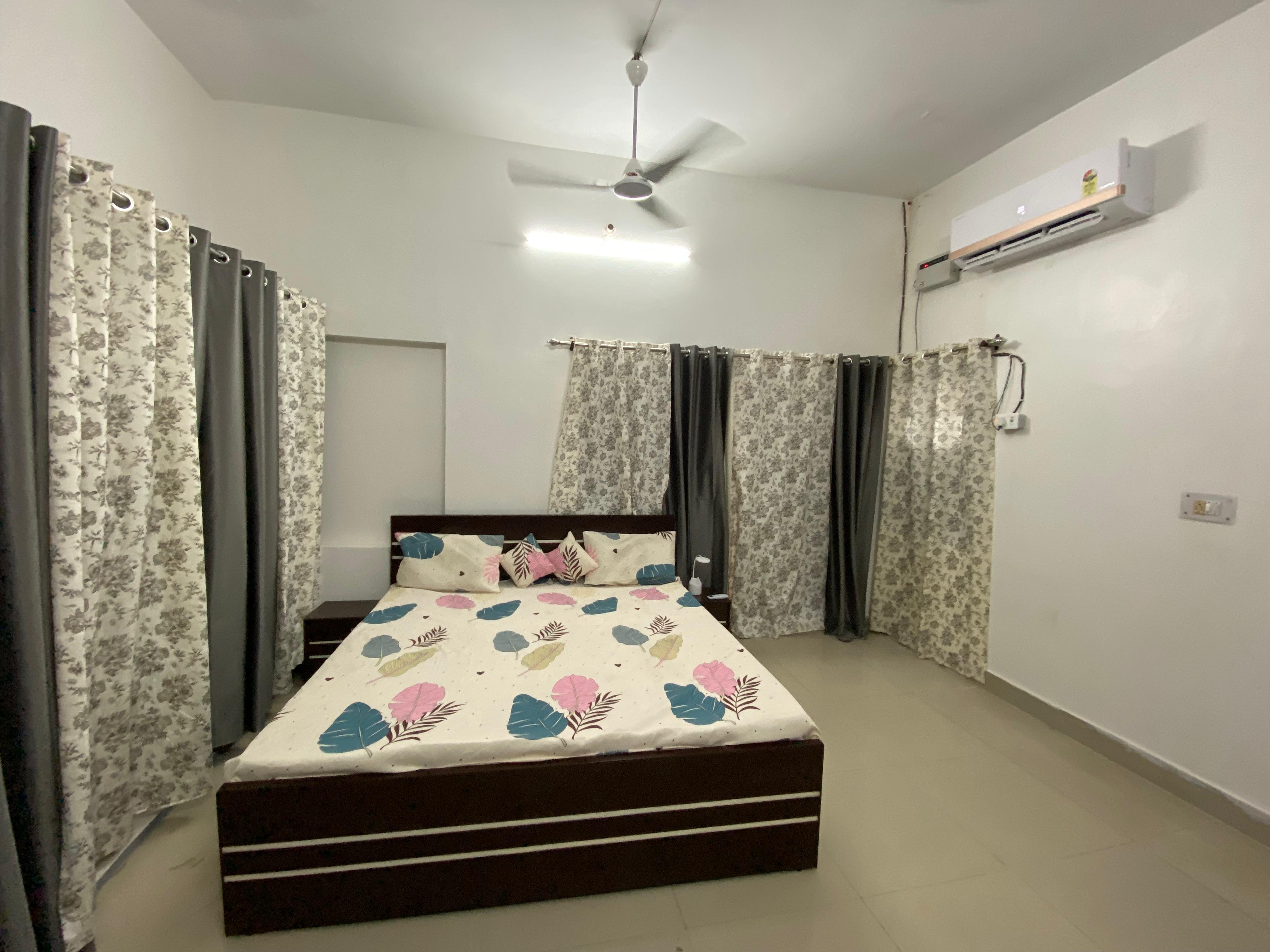 Aadvika homestay 𝗕𝗢𝗢𝗞 Ayodhya Homestay