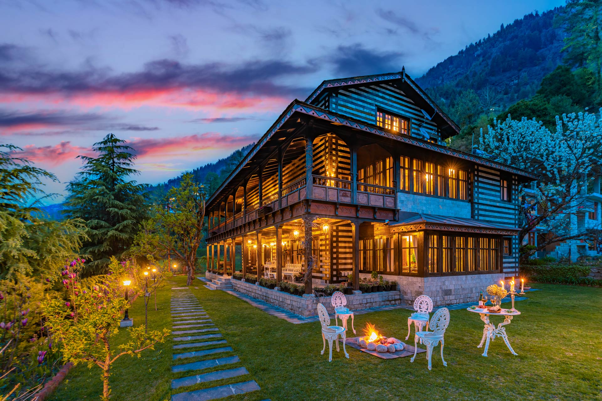 StayVista at Snowdrop House 𝗕𝗢𝗢𝗞 Manali Villa