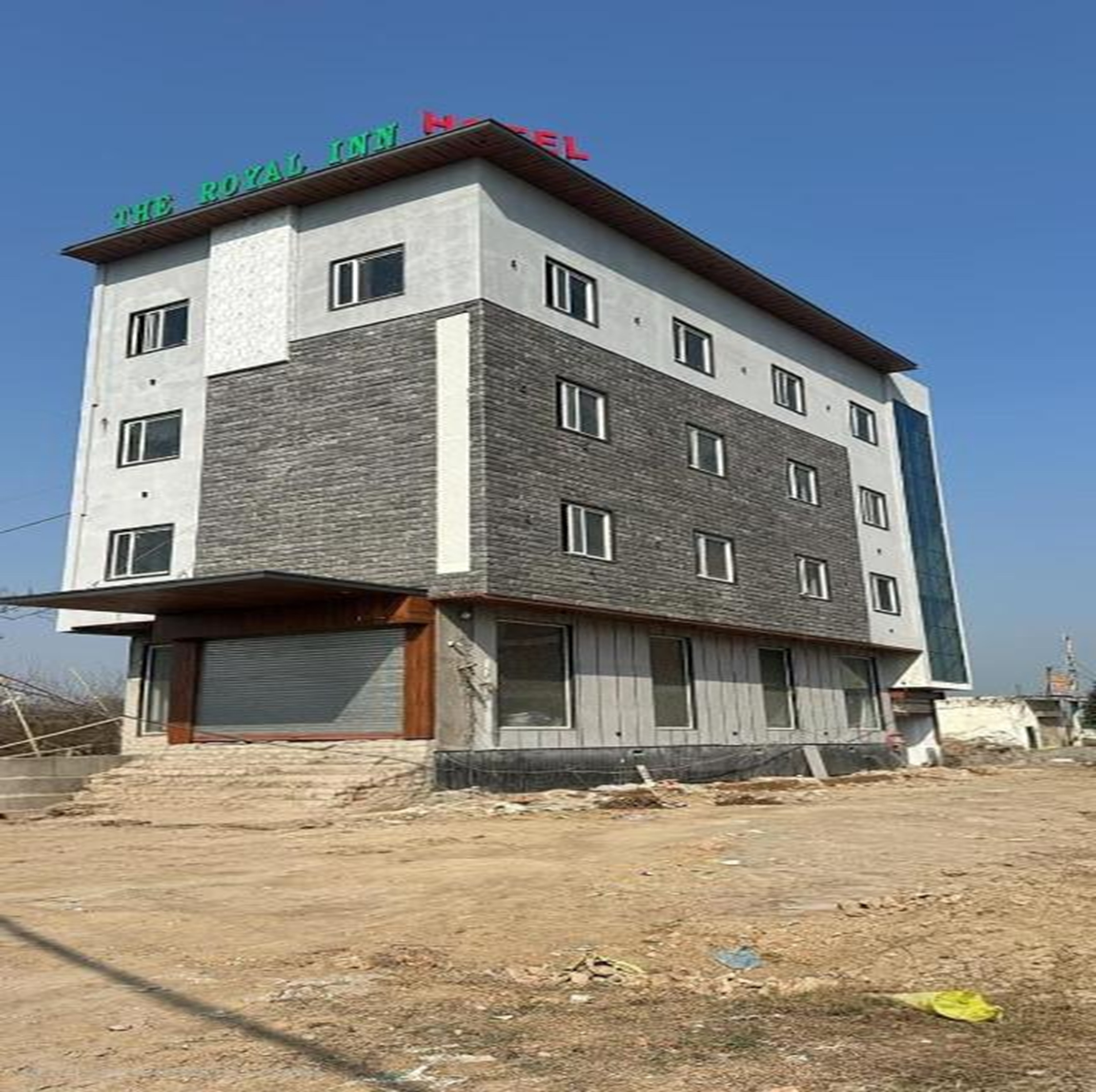 The Royal Inn 𝗕𝗢𝗢𝗞 Baba Bakala Hotel