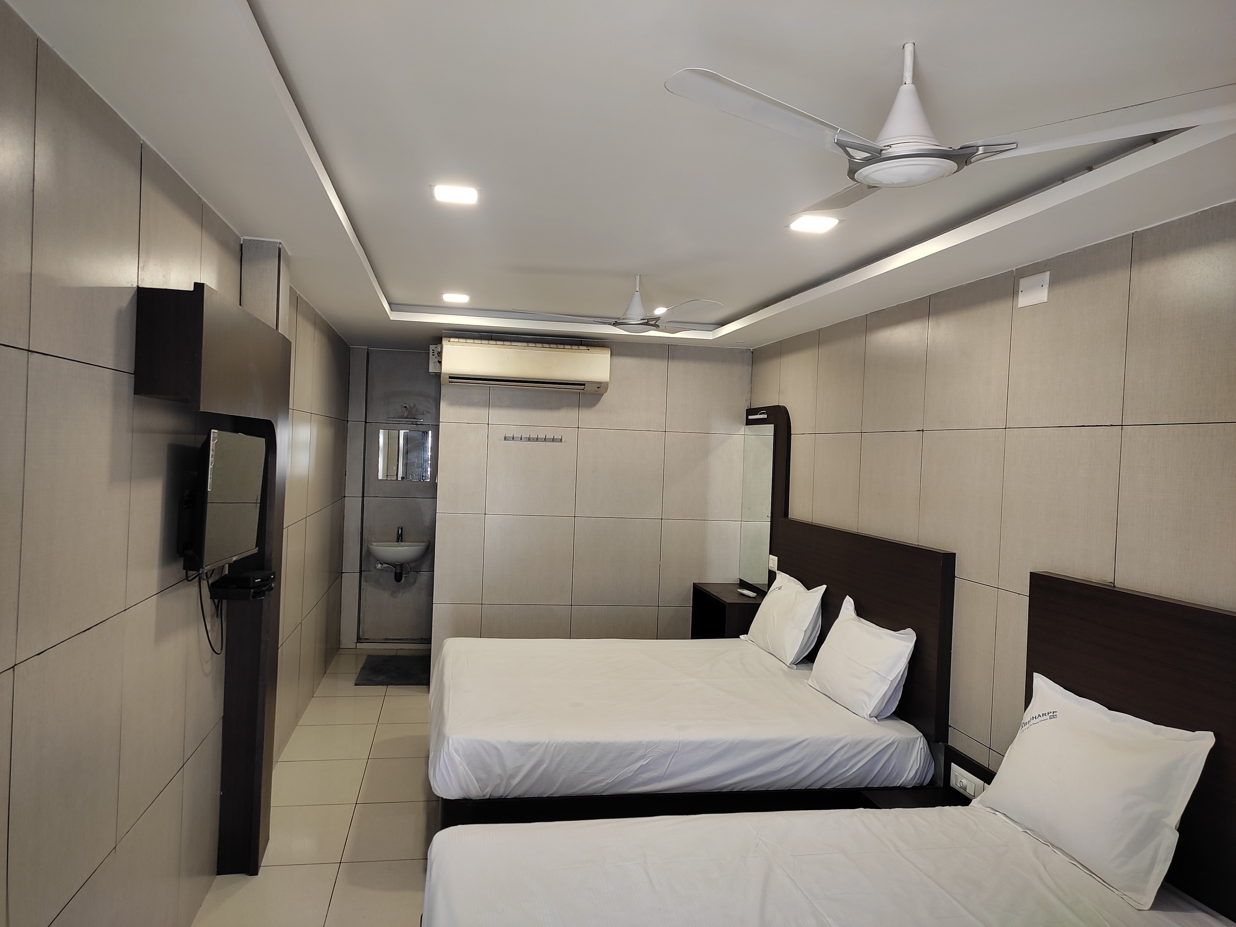 Rooms of Abidharpp Inn - Hotel in Velankanni