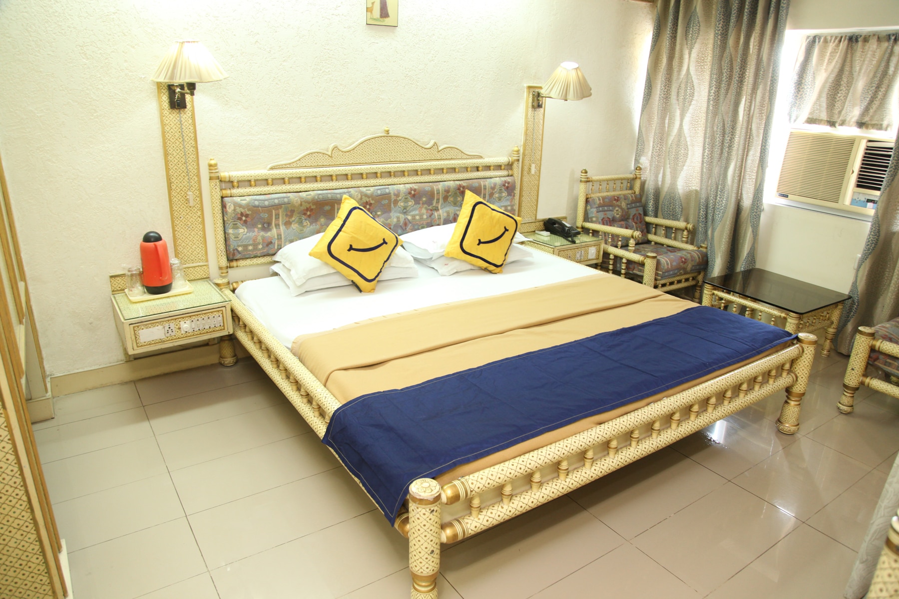 Hotel Shalimar 𝗕𝗢𝗢𝗞 Bharuch Hotel