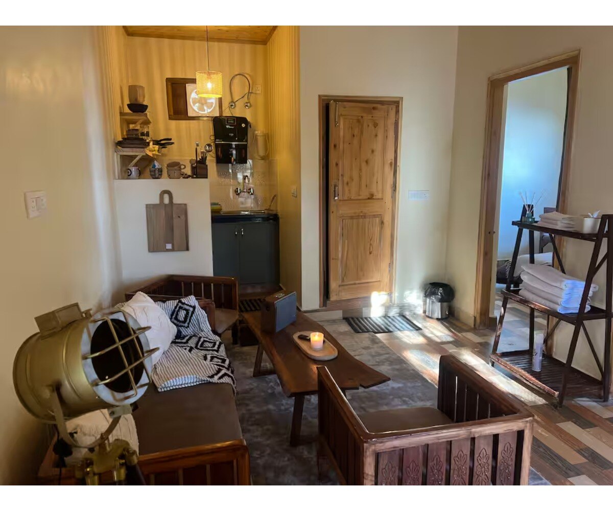 Twilight Winterline 1RK -Landour | Mall road 1KM | Work | Cook ...