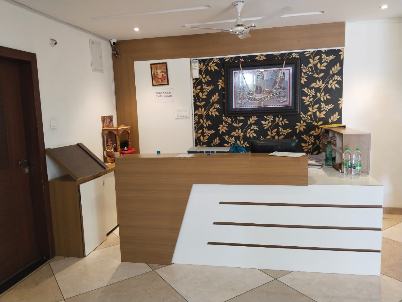 Task Inn By players Hospitality 𝗕𝗢𝗢𝗞 Indore Hotel