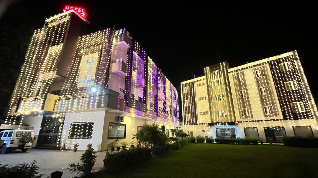 The Golden Retreat 𝗕𝗢𝗢𝗞 Naugarh Hotel