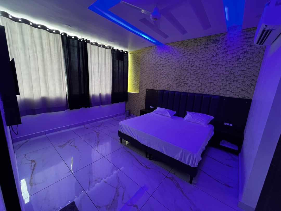 HOTEL AJL 𝗕𝗢𝗢𝗞 Rohtak Hotel