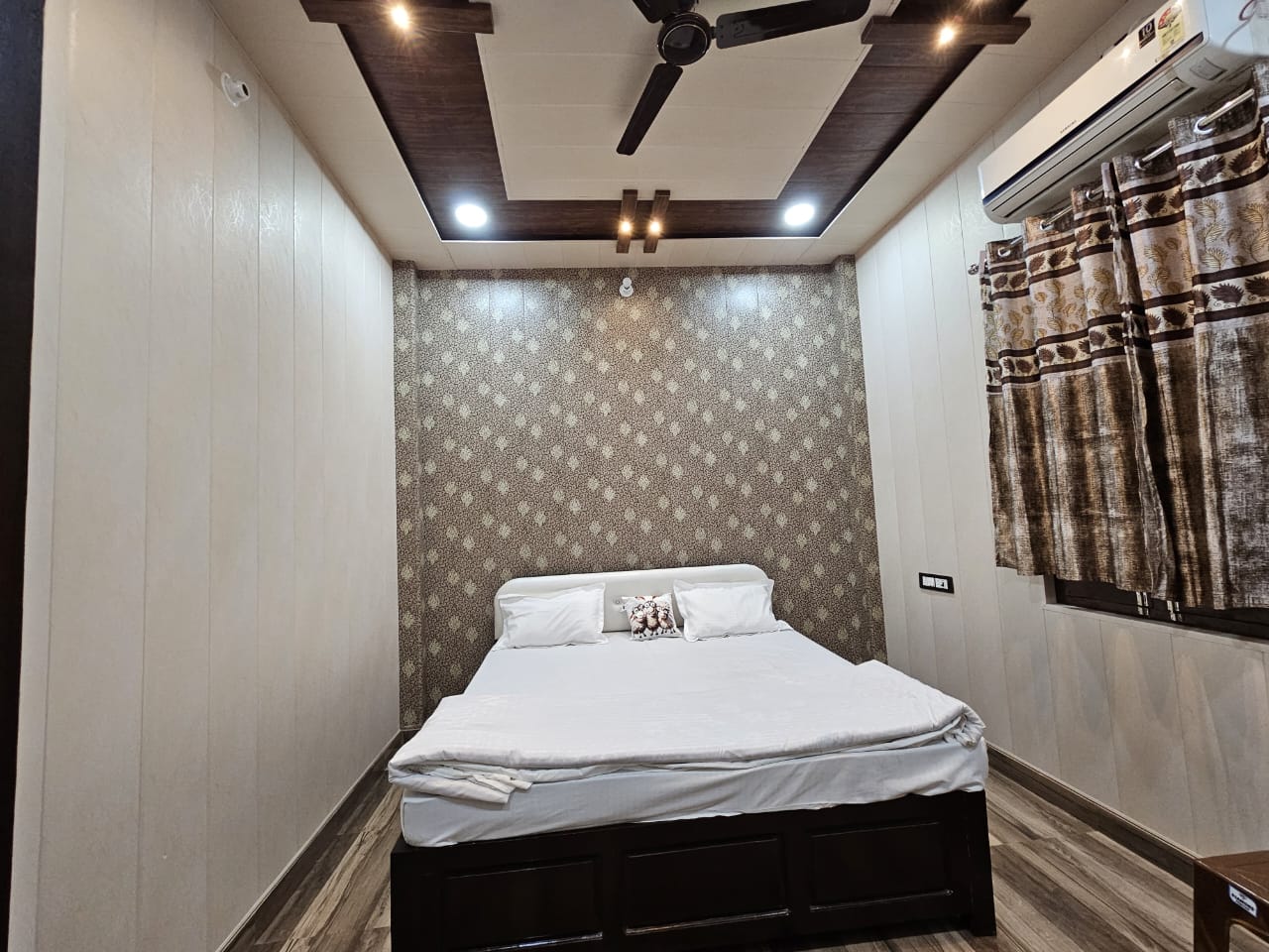 Hotel Krishna galaxy By Reverie 𝗕𝗢𝗢𝗞 Kanpur Apartment