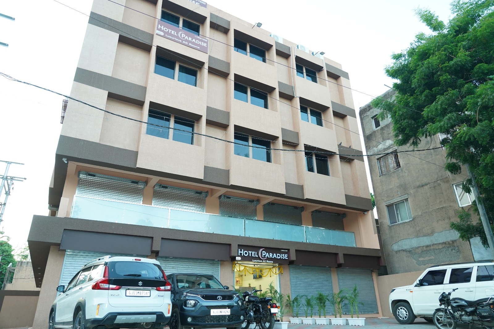 HOTEL PARADISE ( 50 meter from Rajkot Junction Railway Station ) 𝗕𝗢𝗢𝗞 ...
