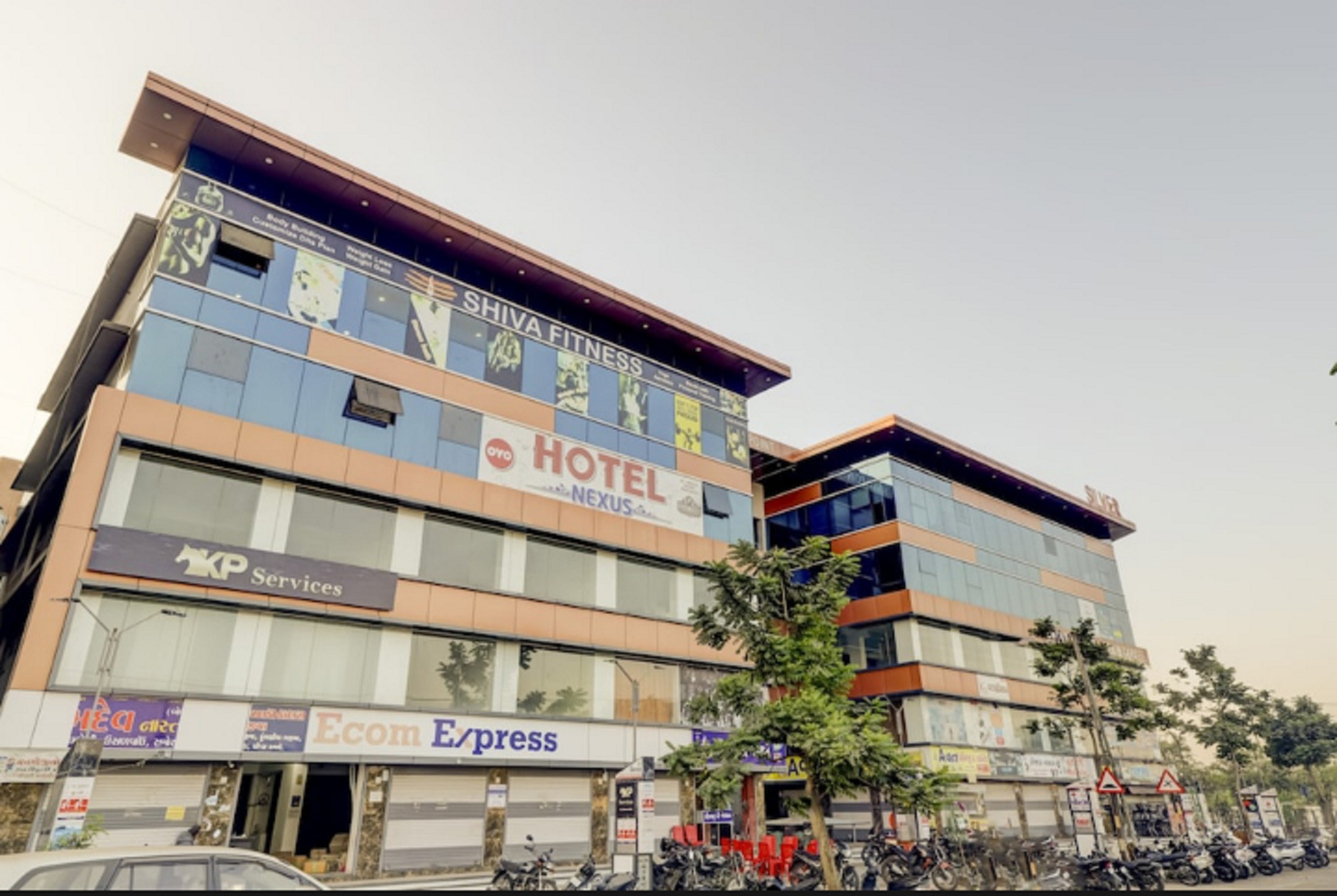 HOTEL NEXUS 𝗕𝗢𝗢𝗞 Surat Hotel