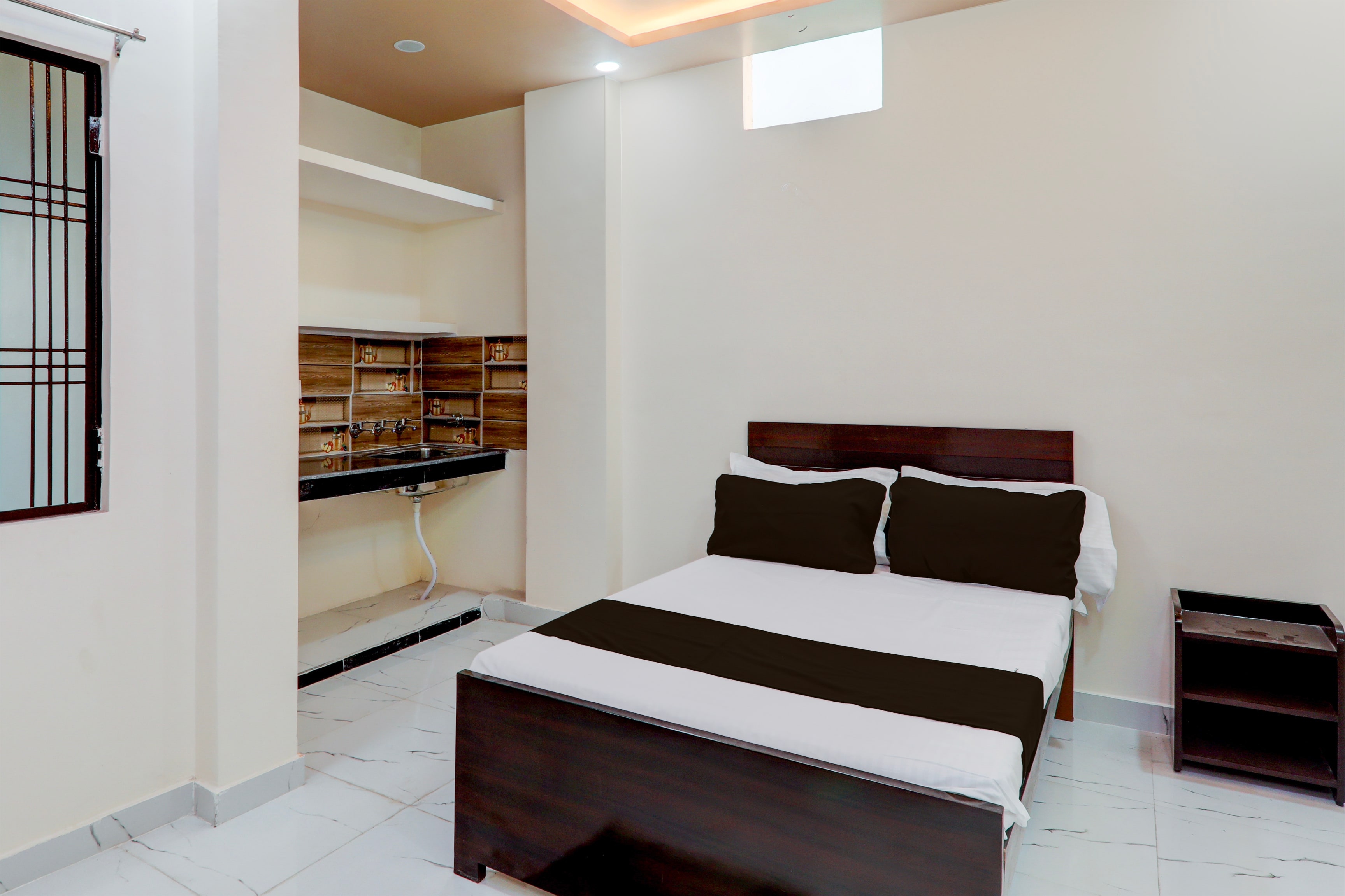 SPOT ON Hotel Diamond Dreams 𝗕𝗢𝗢𝗞 Mampur Bana Hotel