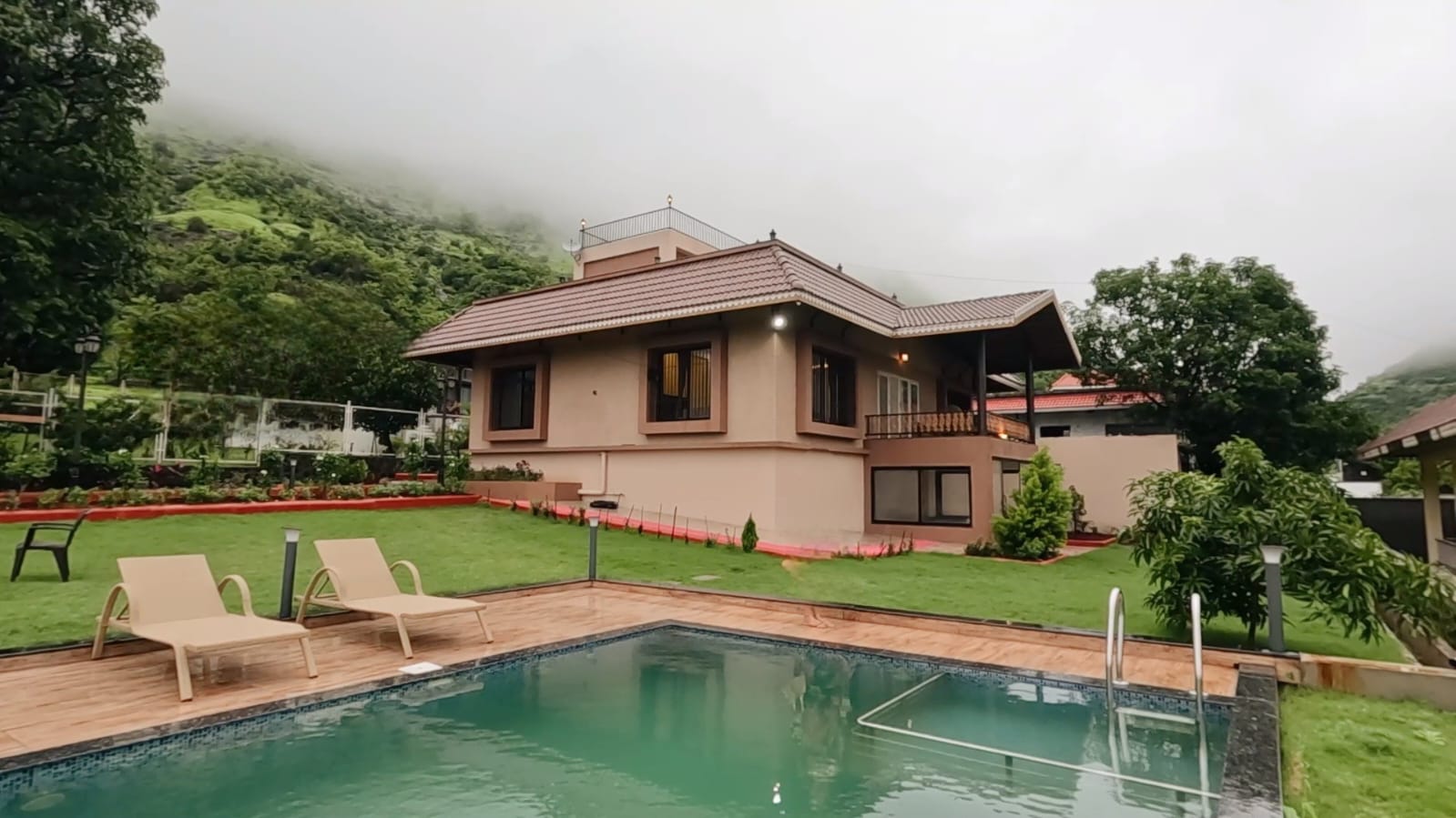 BREEZE THE HILLS 𝗕𝗢𝗢𝗞 Trimbak Villa