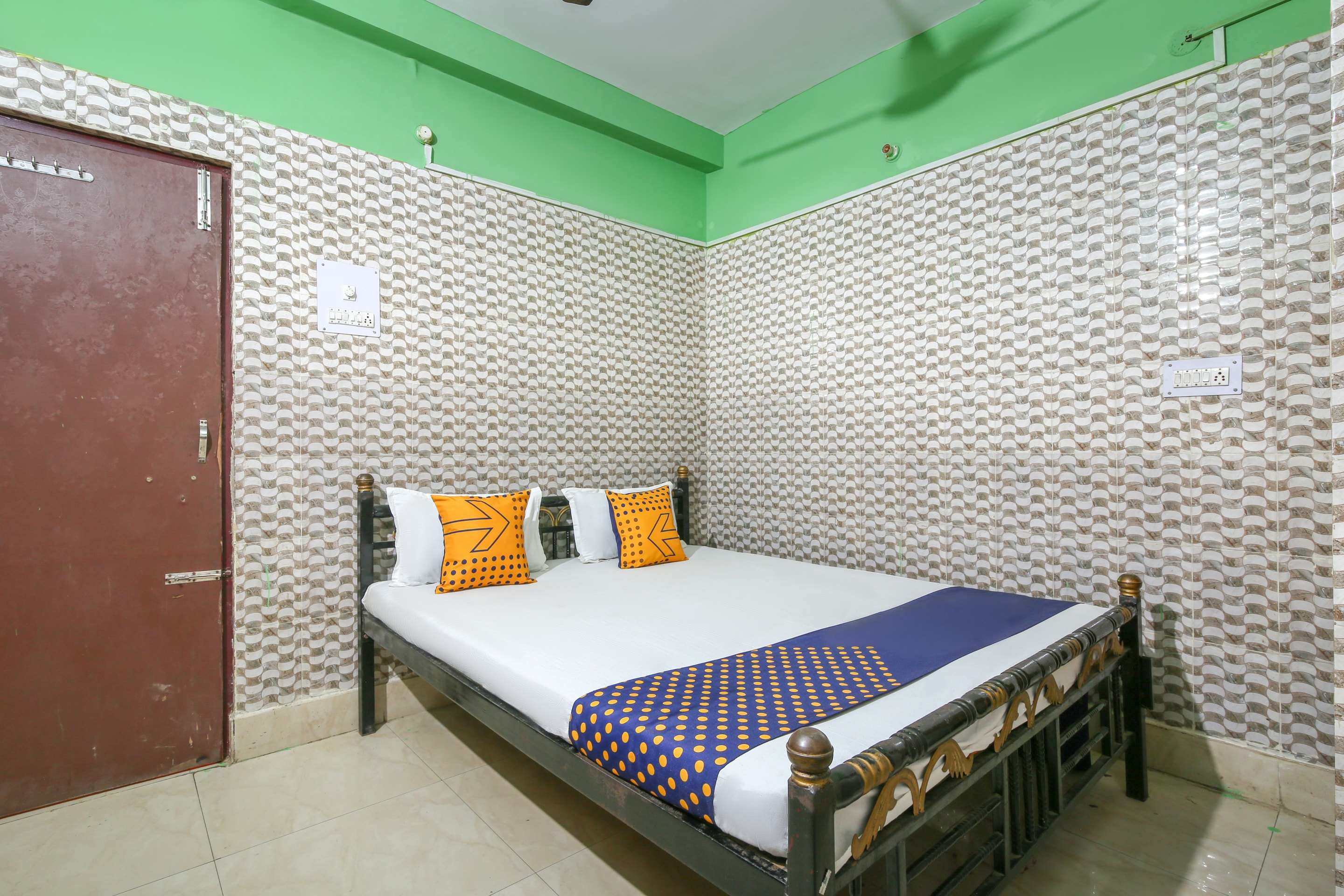 Hotel O Rajdhani rest house 𝗕𝗢𝗢𝗞 Ranchi Hotel