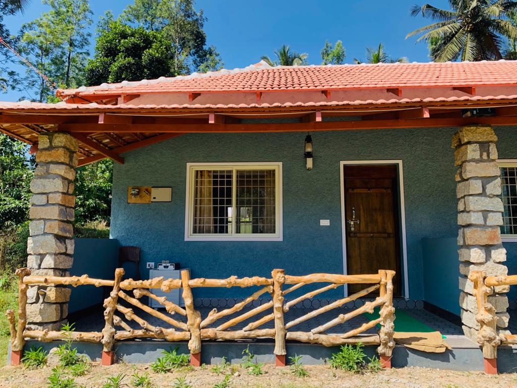Mandara Home Stay | Rooms & Lawn 𝗕𝗢𝗢𝗞 Chikmagalur Homestay