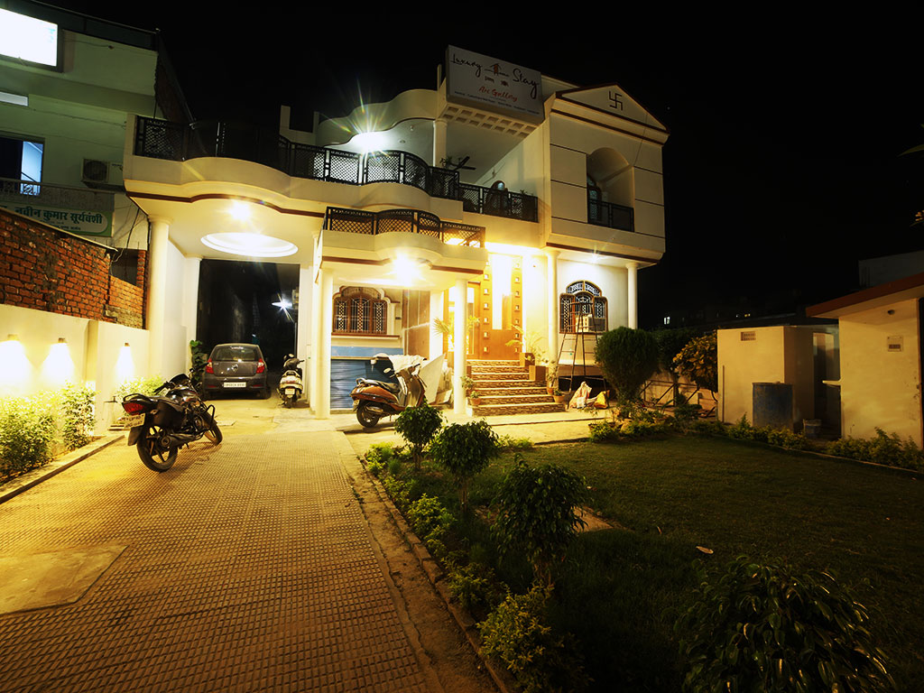 Luxury Homestay | Deluxe & Executive Rooms 𝗕𝗢𝗢𝗞 Varanasi Homestay