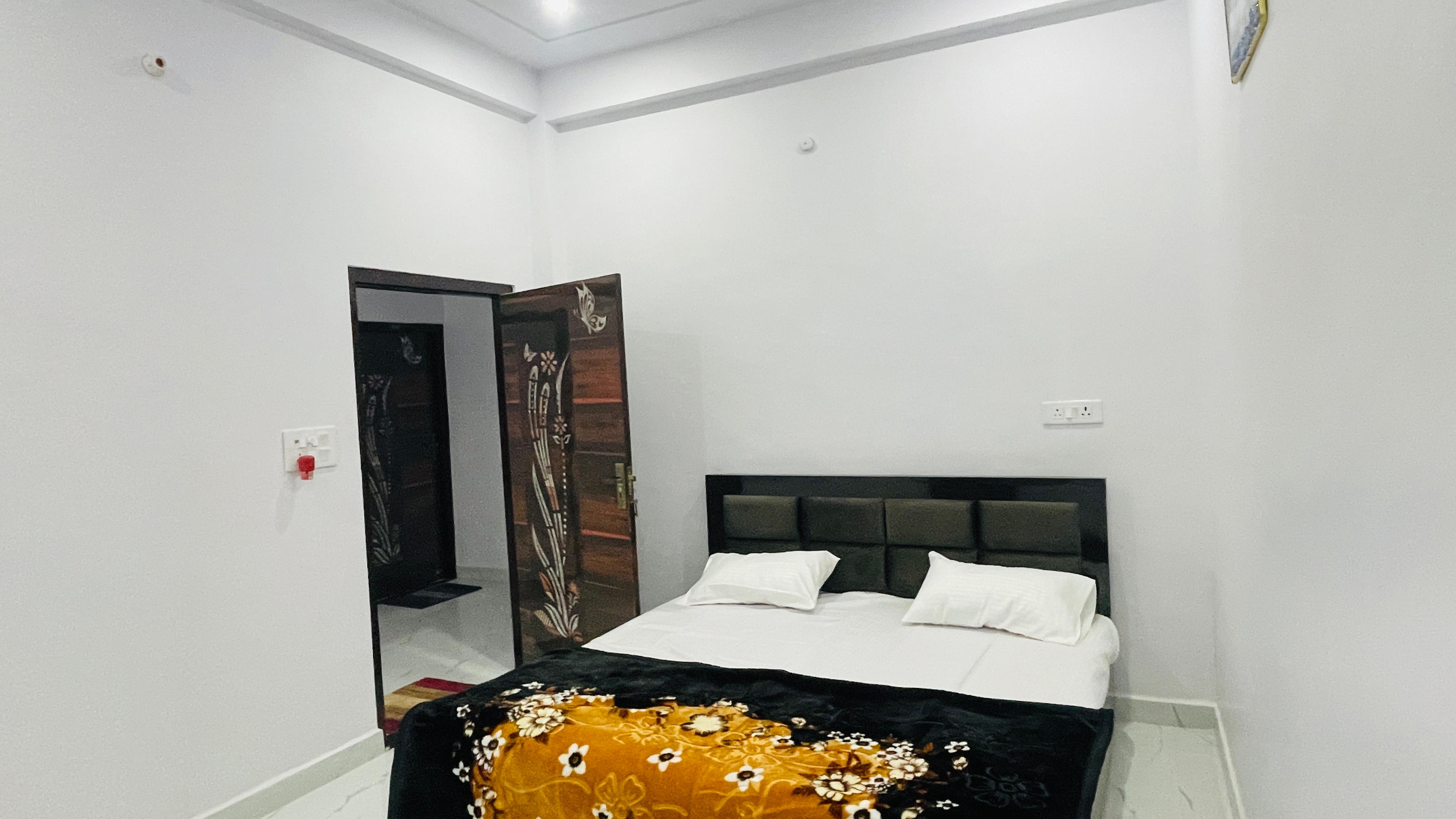 Triveni palace 𝗕𝗢𝗢𝗞 Ayodhya Homestay
