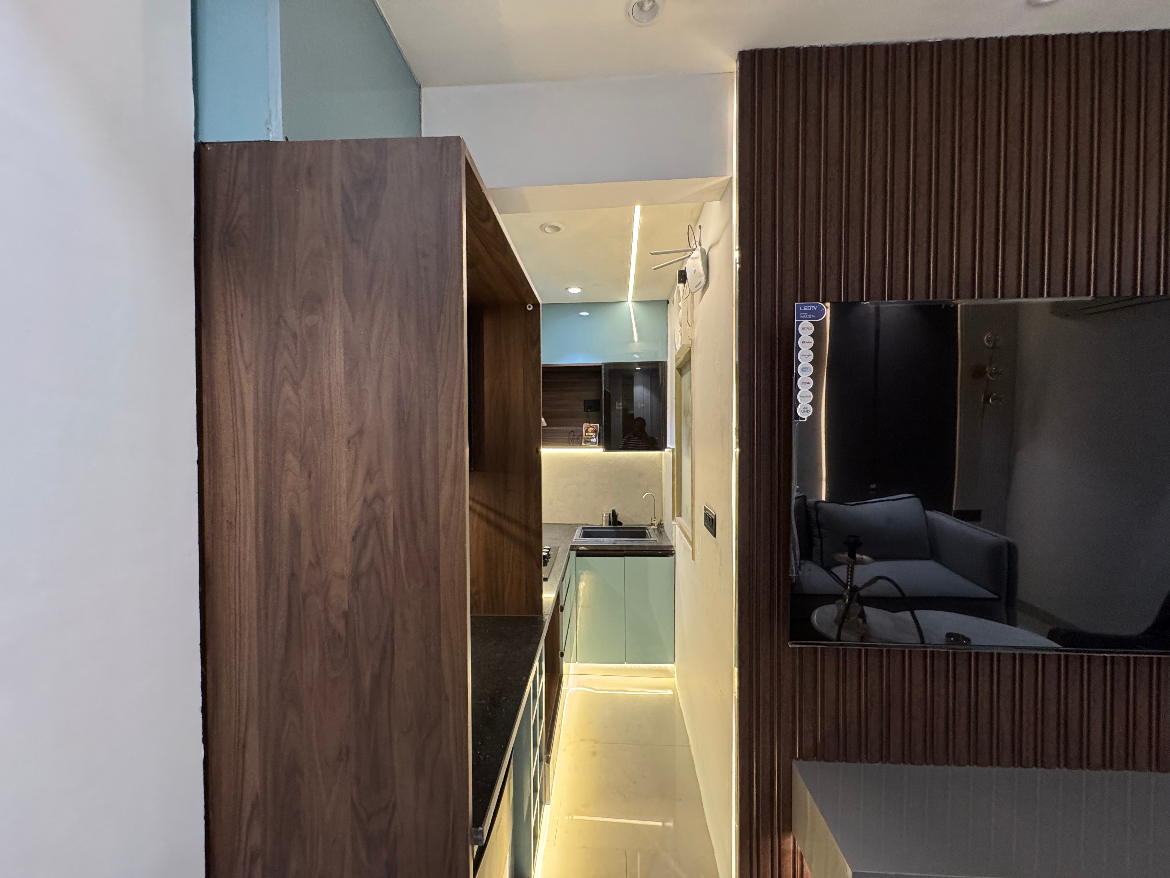 Artisan Abode 𝗕𝗢𝗢𝗞 Delhi Apartment