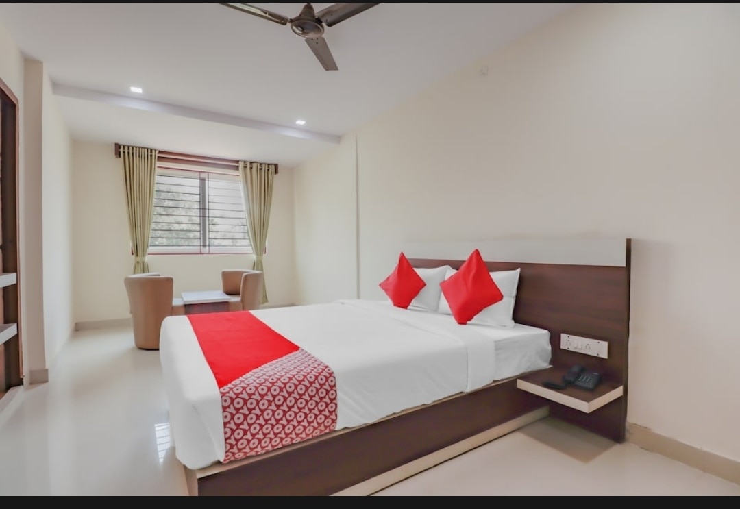 Royalwood Deluxe 𝗕𝗢𝗢𝗞 Bangalore Hotel
