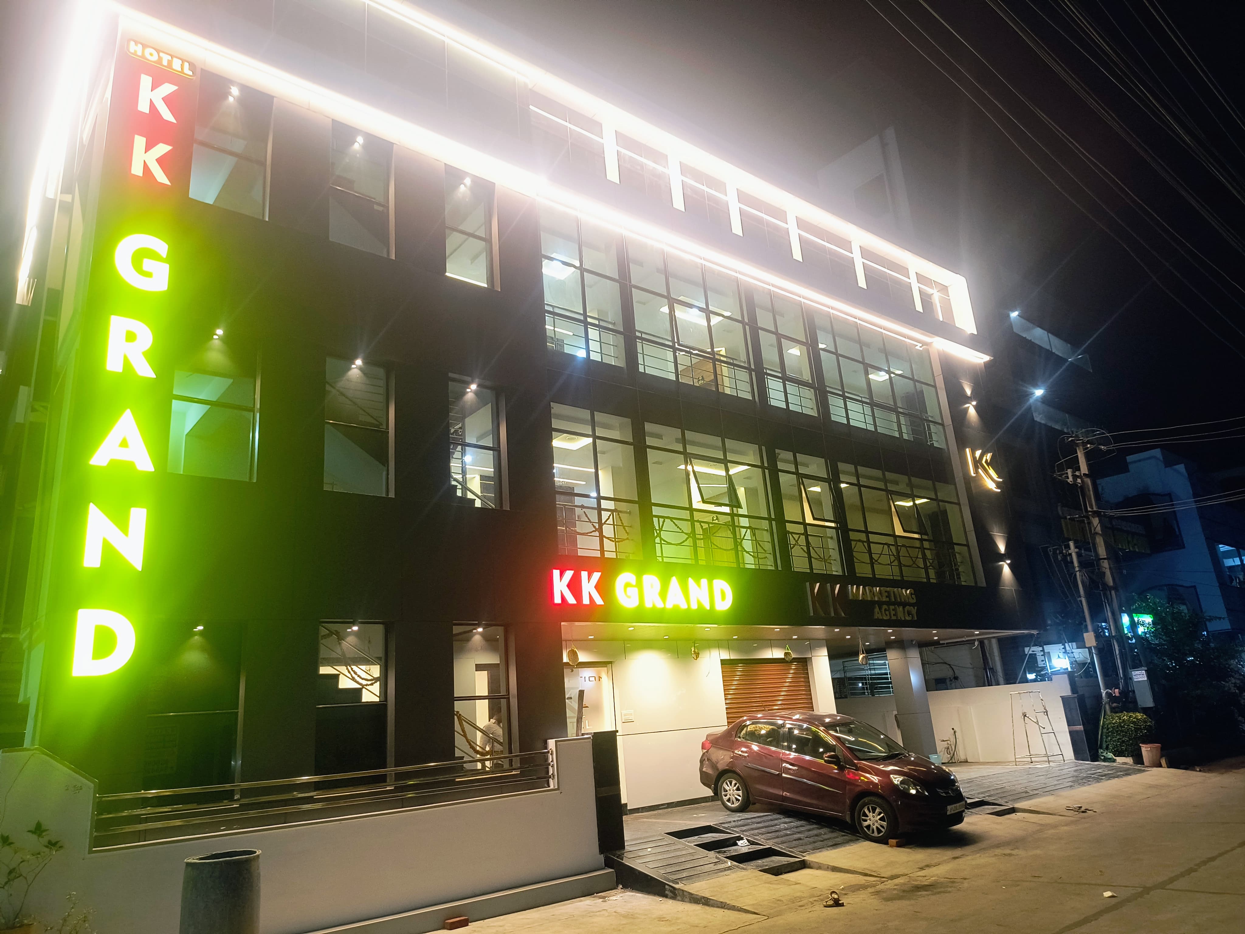 HOTEL KK GRAND 𝗕𝗢𝗢𝗞 Vijaywada Hotel