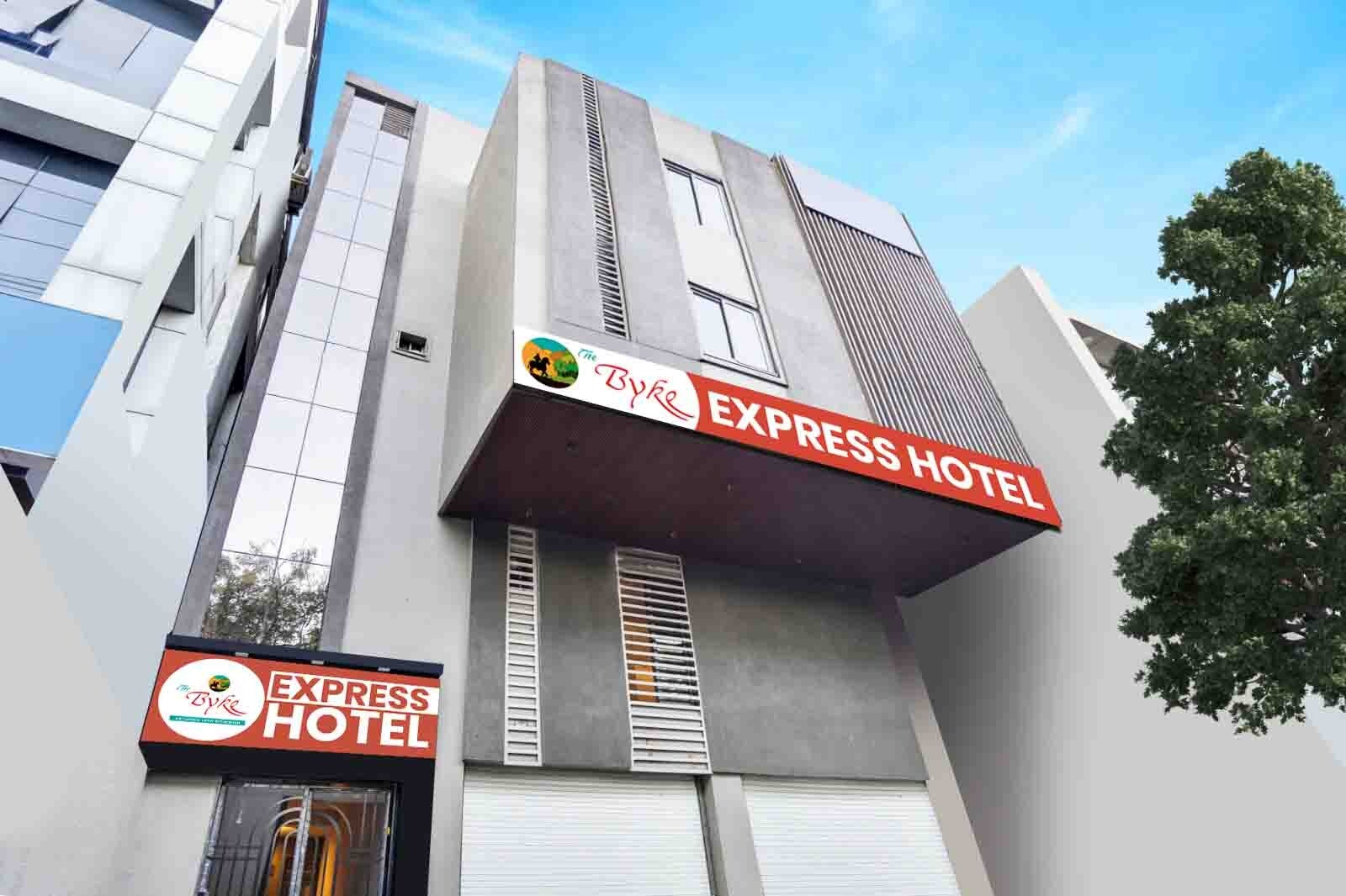 The Byke Express - Near Gopur Square 𝗕𝗢𝗢𝗞 Indore Hotel