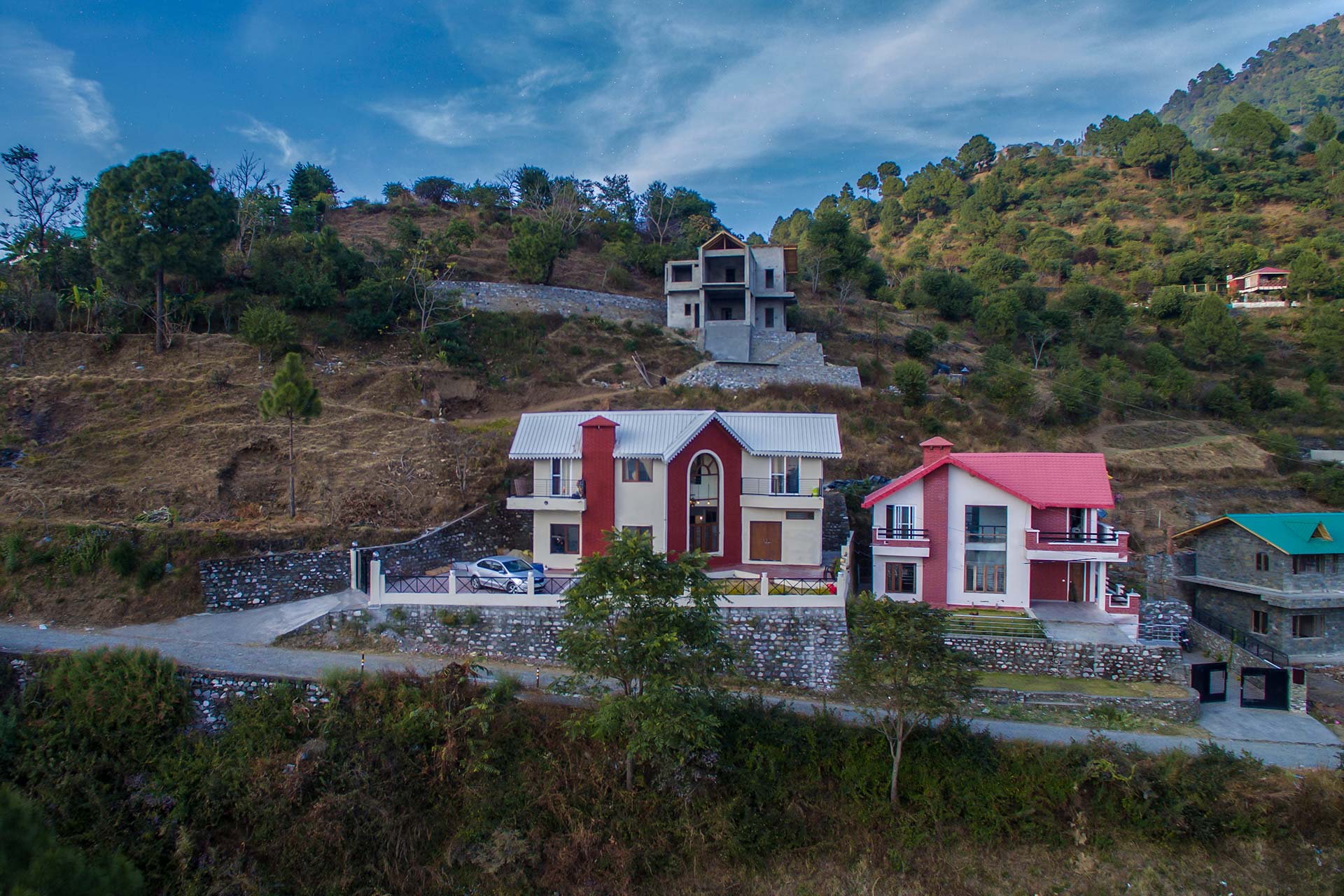 StayVista at Lake Trails with Bonfire and Valley View 𝗕𝗢𝗢𝗞 Bhimtal Villa