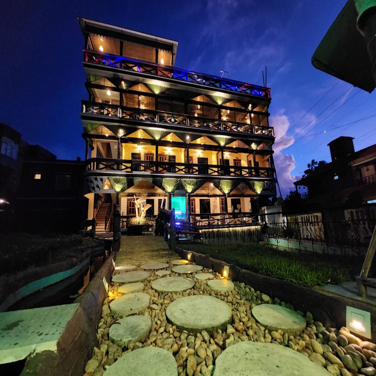 BONOLATA BAGANBARI 𝗕𝗢𝗢𝗞 Shantiniketan Hotel