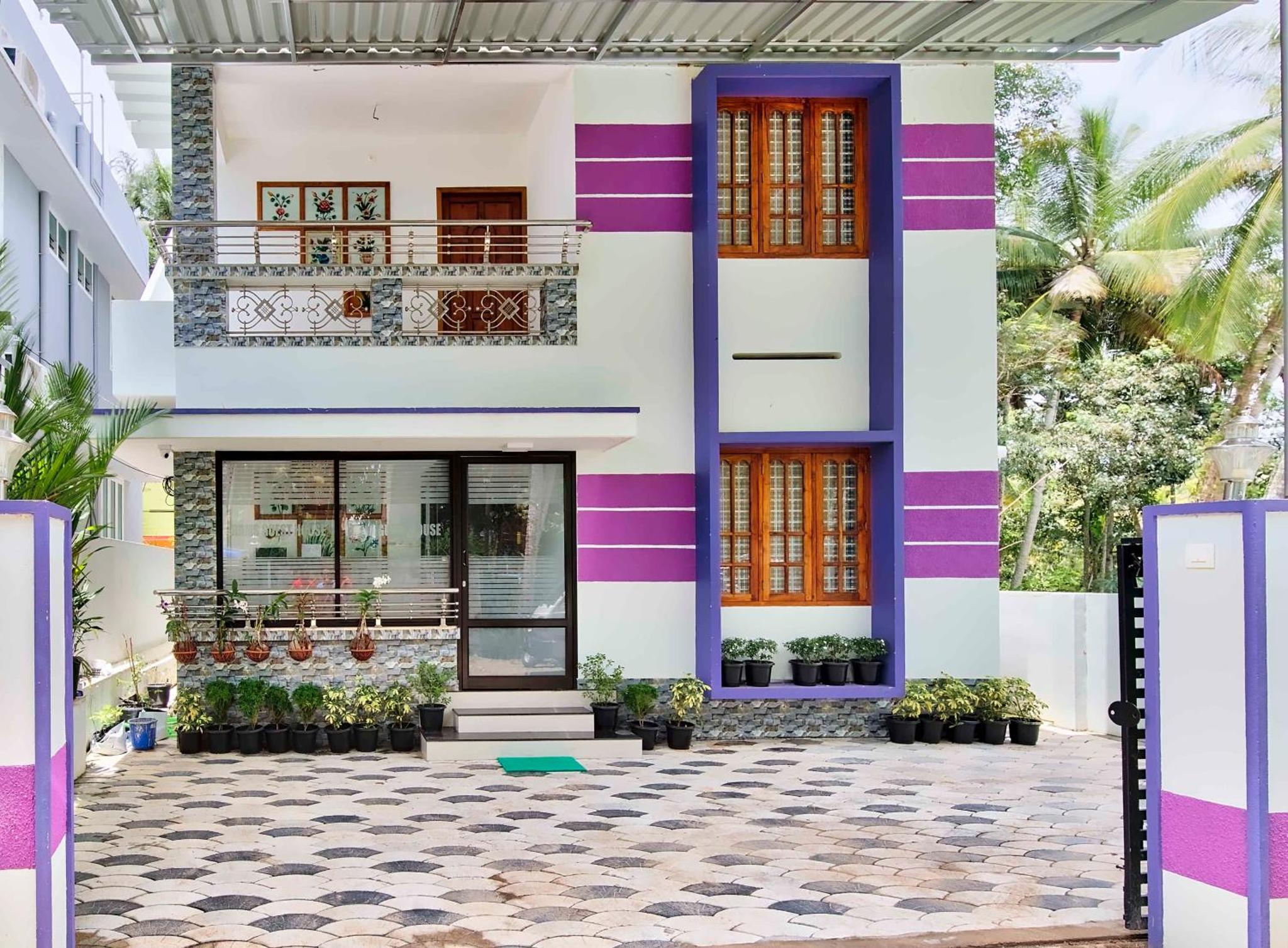 Rooms of Rams Guest House with Kitchen Near Kochu Veli Railway station ...