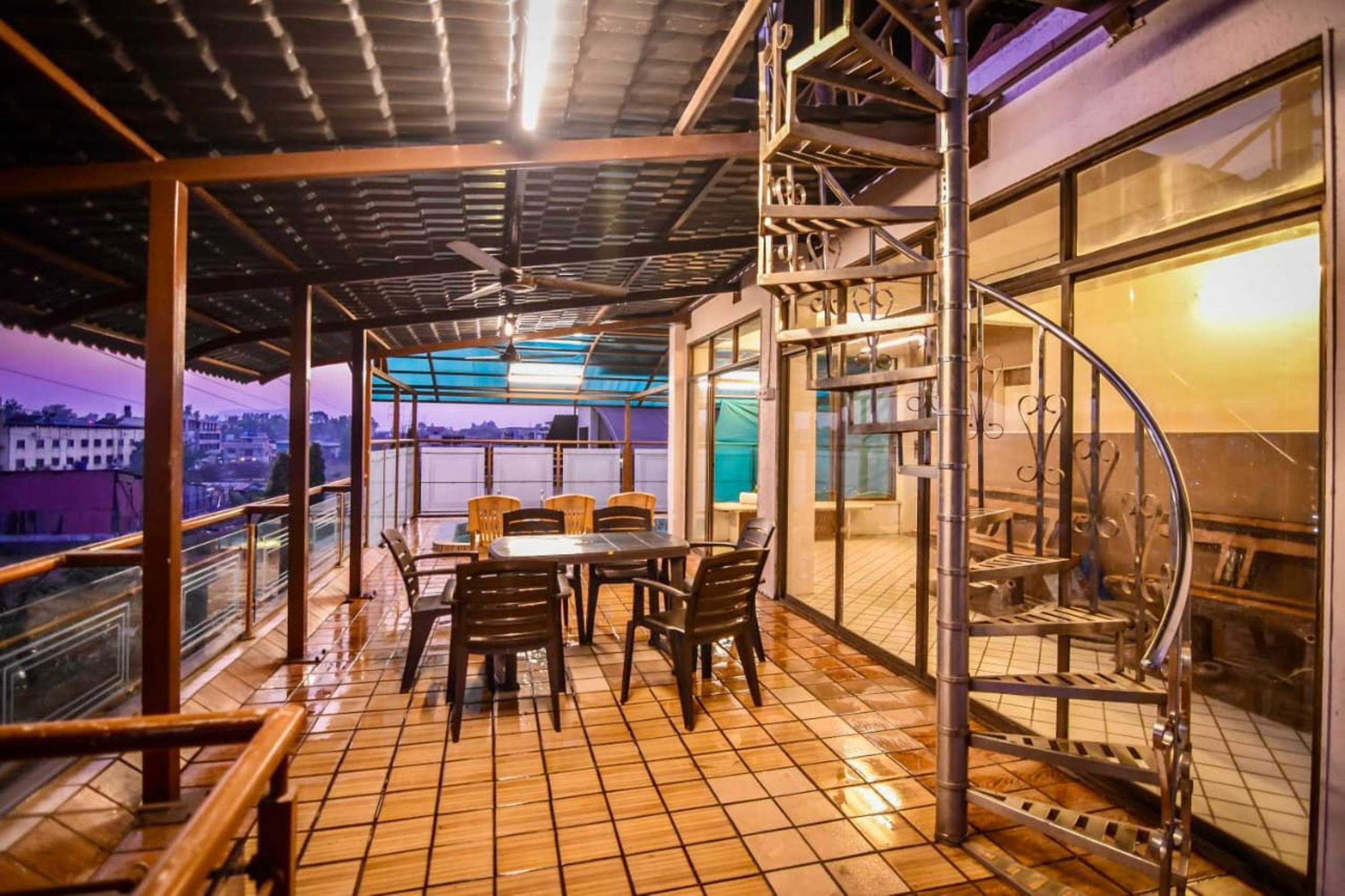 Classy Holiday Villa with Private Rooftop Pool 𝗕𝗢𝗢𝗞 Lonavala Villa