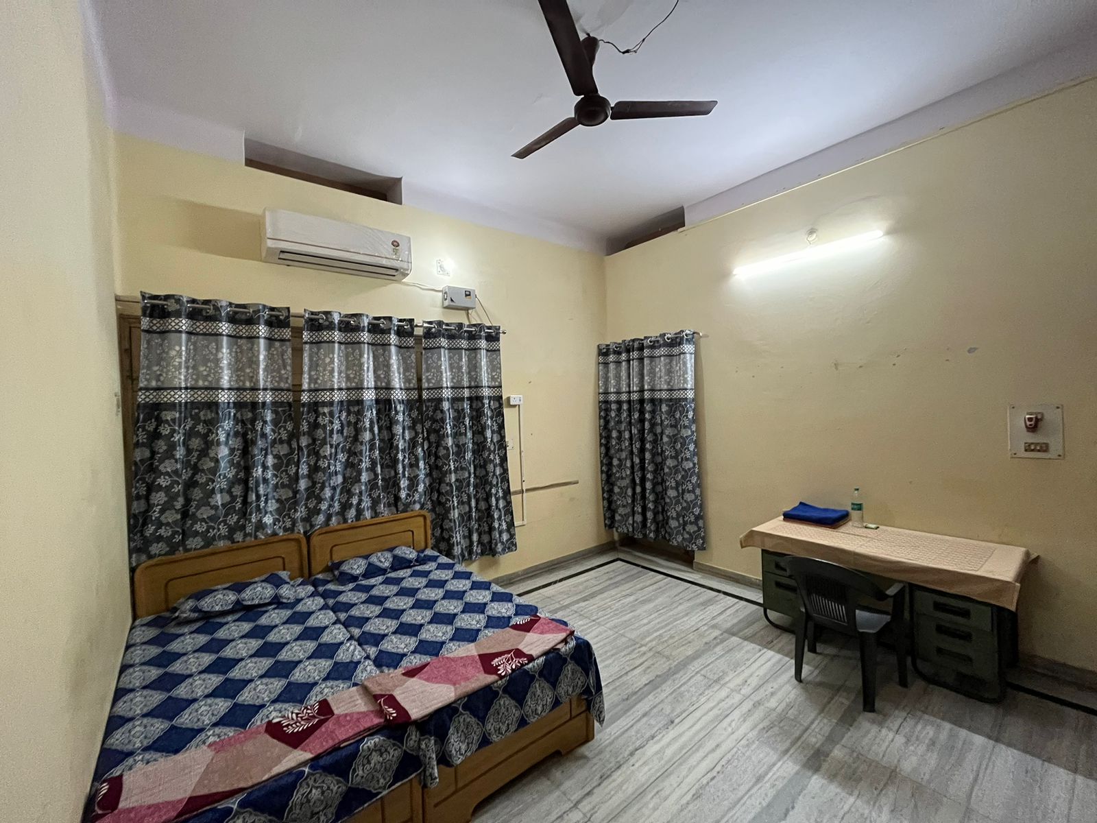Vishwa Deva Home Stay 𝗕𝗢𝗢𝗞 Varanasi Homestay