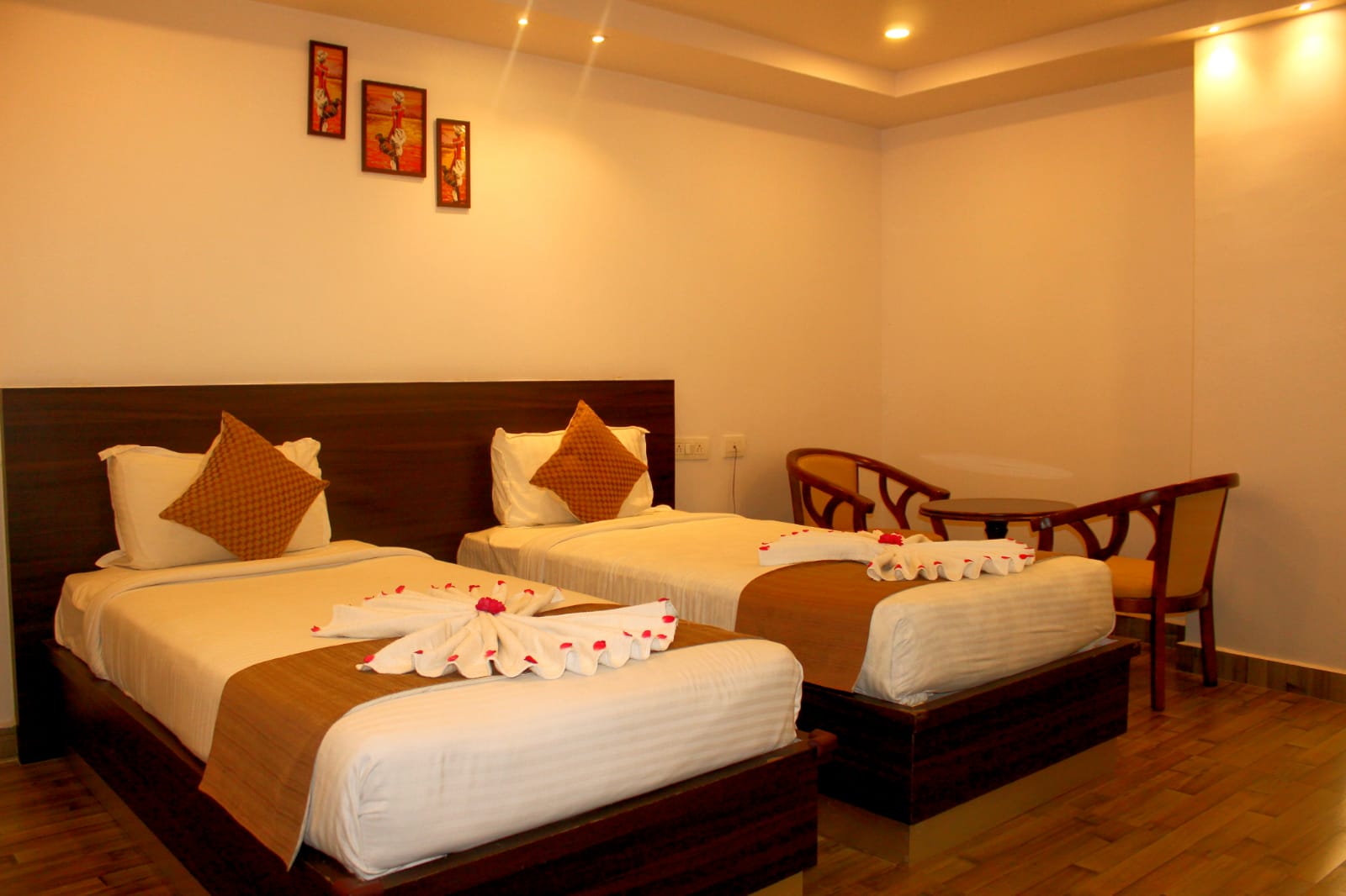 Hotel Peacock Pride 𝗕𝗢𝗢𝗞 Karimnagar Hotel