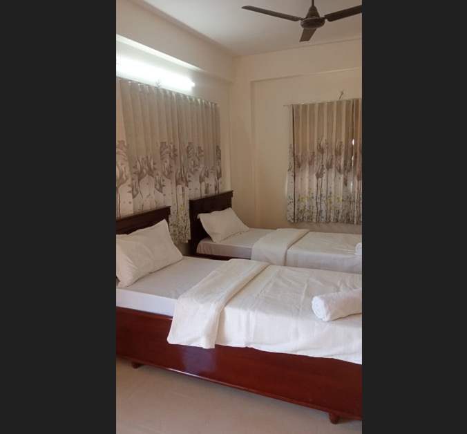 Elis Home Stayz 𝗕𝗢𝗢𝗞 Ahmedabad Homestay