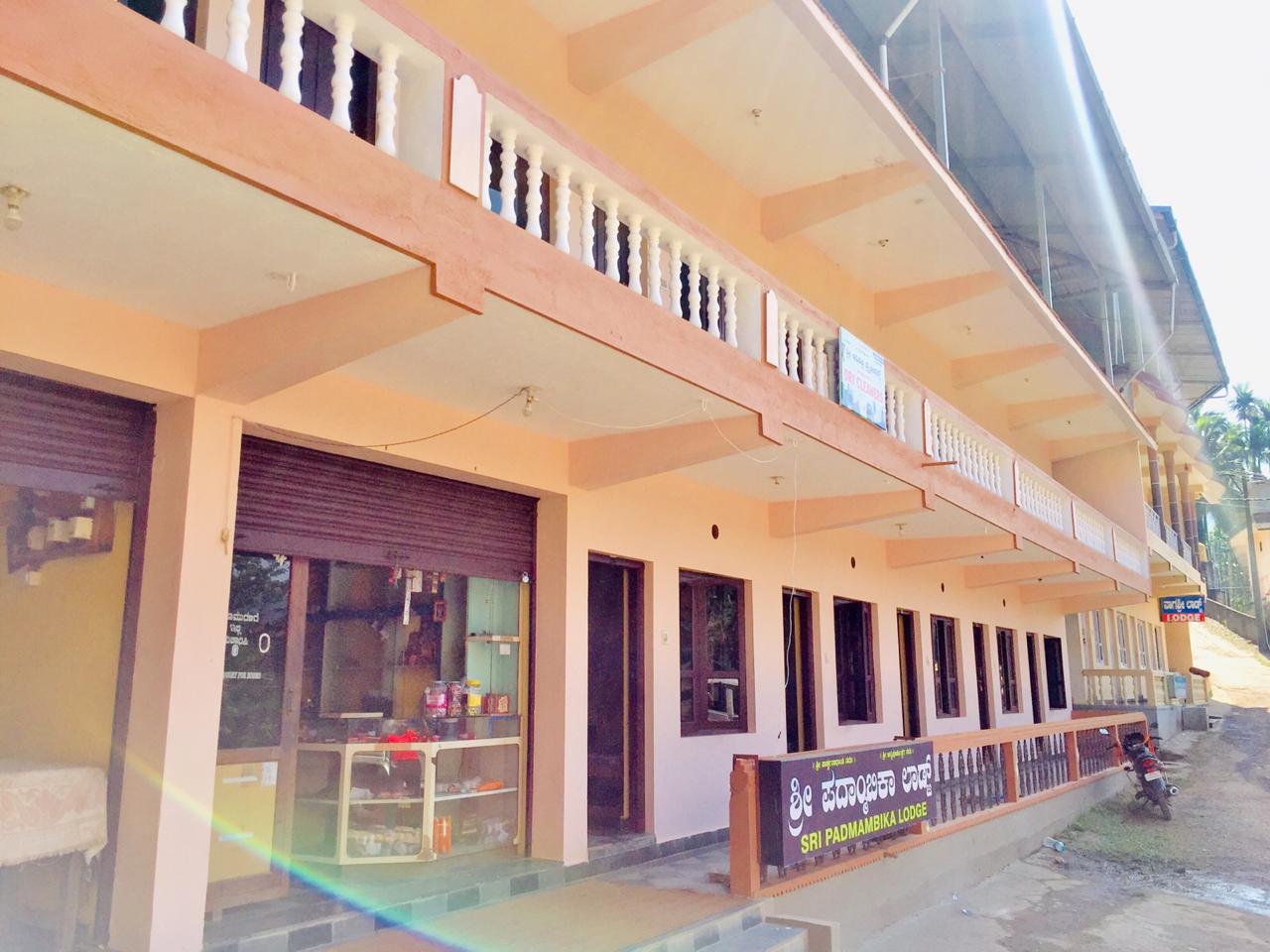 Padmambika Lodge 𝗕𝗢𝗢𝗞 Hornadu Hotel