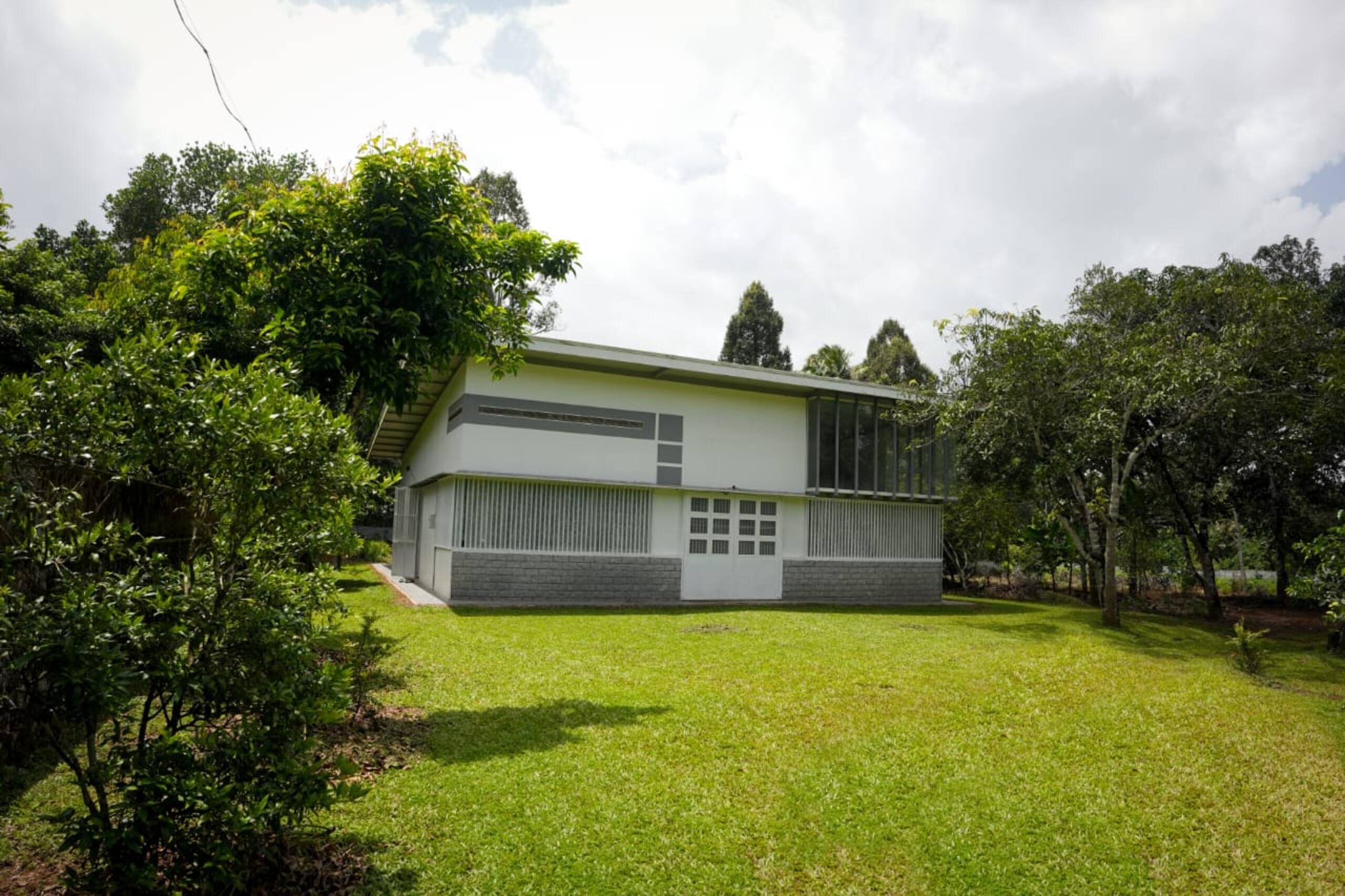 Private tropical Modern Kerala style house Villa Cochin | Book Hotel ...