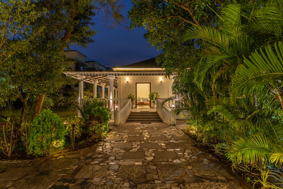 Amenities of Villa Rouz Pool Jaccuzi Cook 4 min to beach Garden.