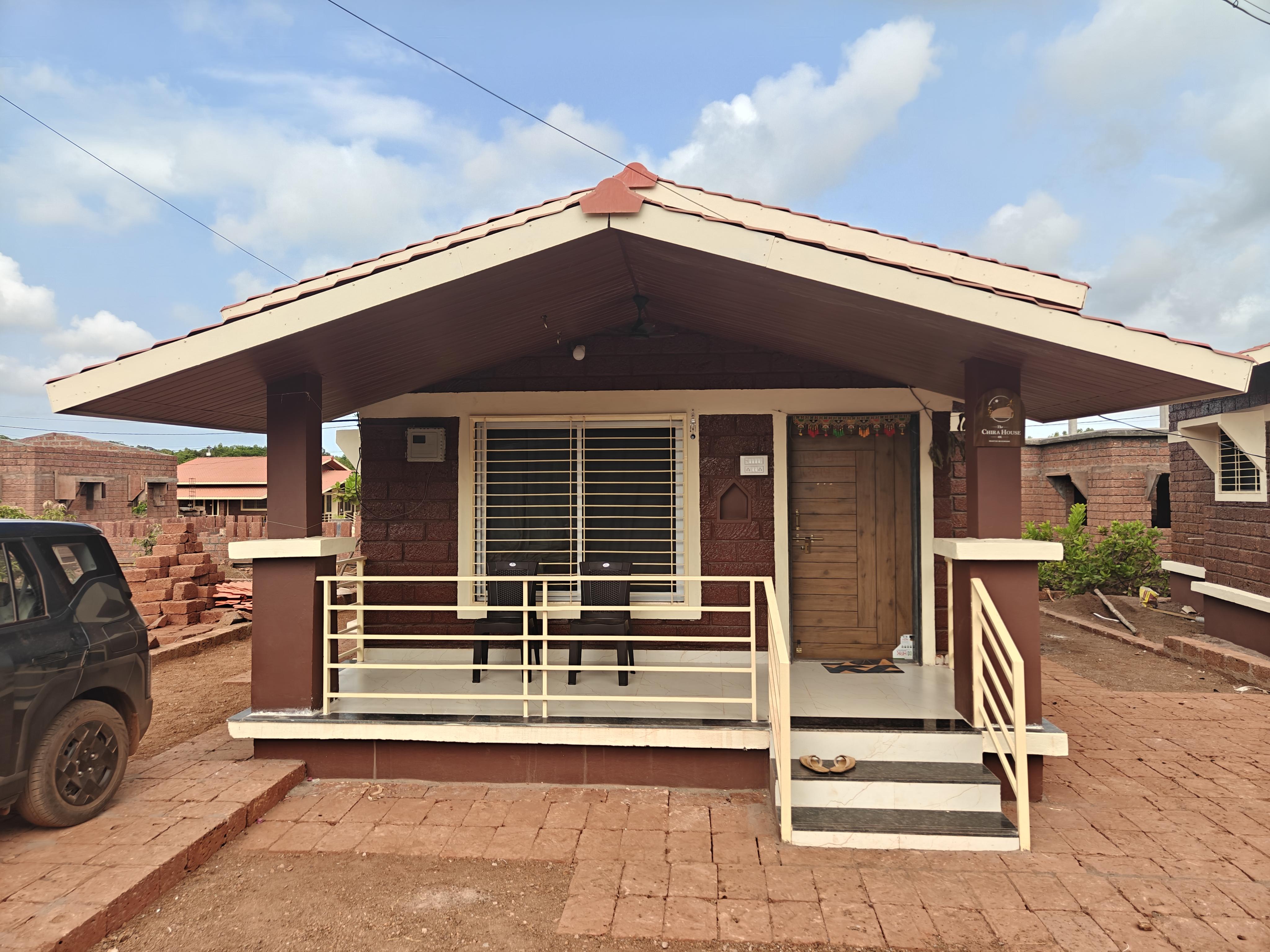 The Chira House 𝗕𝗢𝗢𝗞 Guhagar Homestay