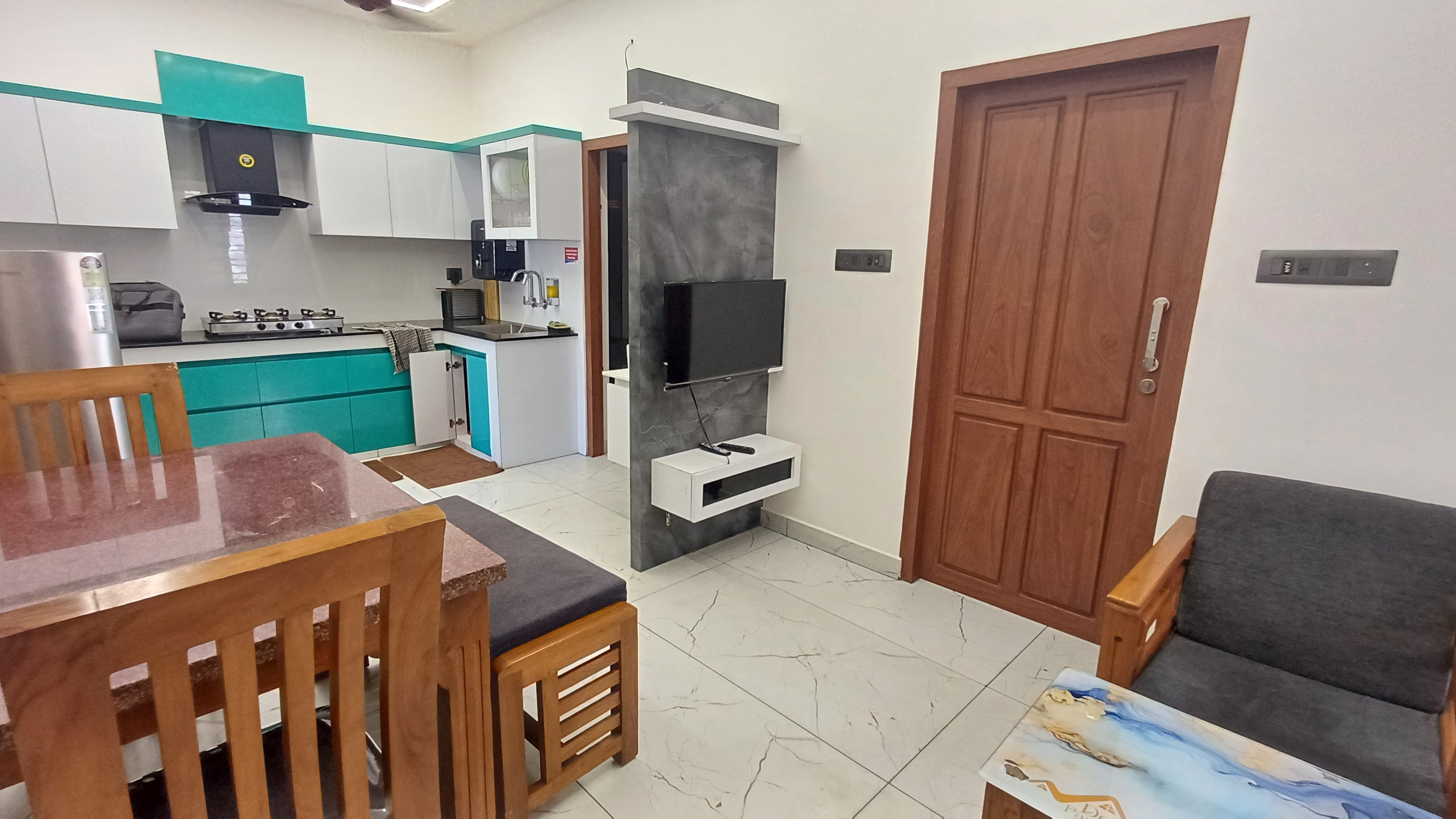 Delloos 3 BHK Serviced Apartment 𝗕𝗢𝗢𝗞 Cochin Apartment