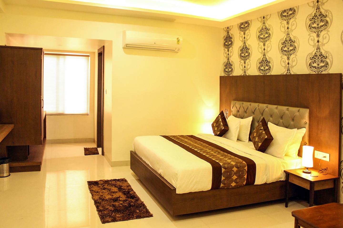Grand Samdareeya Jabalpur - INR 439 OFF ( ̶1̶3̶0̶0̶ ) 𝐏𝐡𝐨𝐭𝐨𝐬 & 𝐑𝐞𝐯𝐢𝐞𝐰𝐬