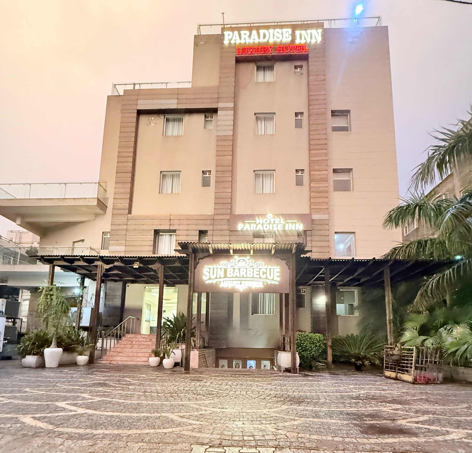 HOTEL PARADISE INN AGRA 𝗕𝗢𝗢𝗞 Agra Hotel