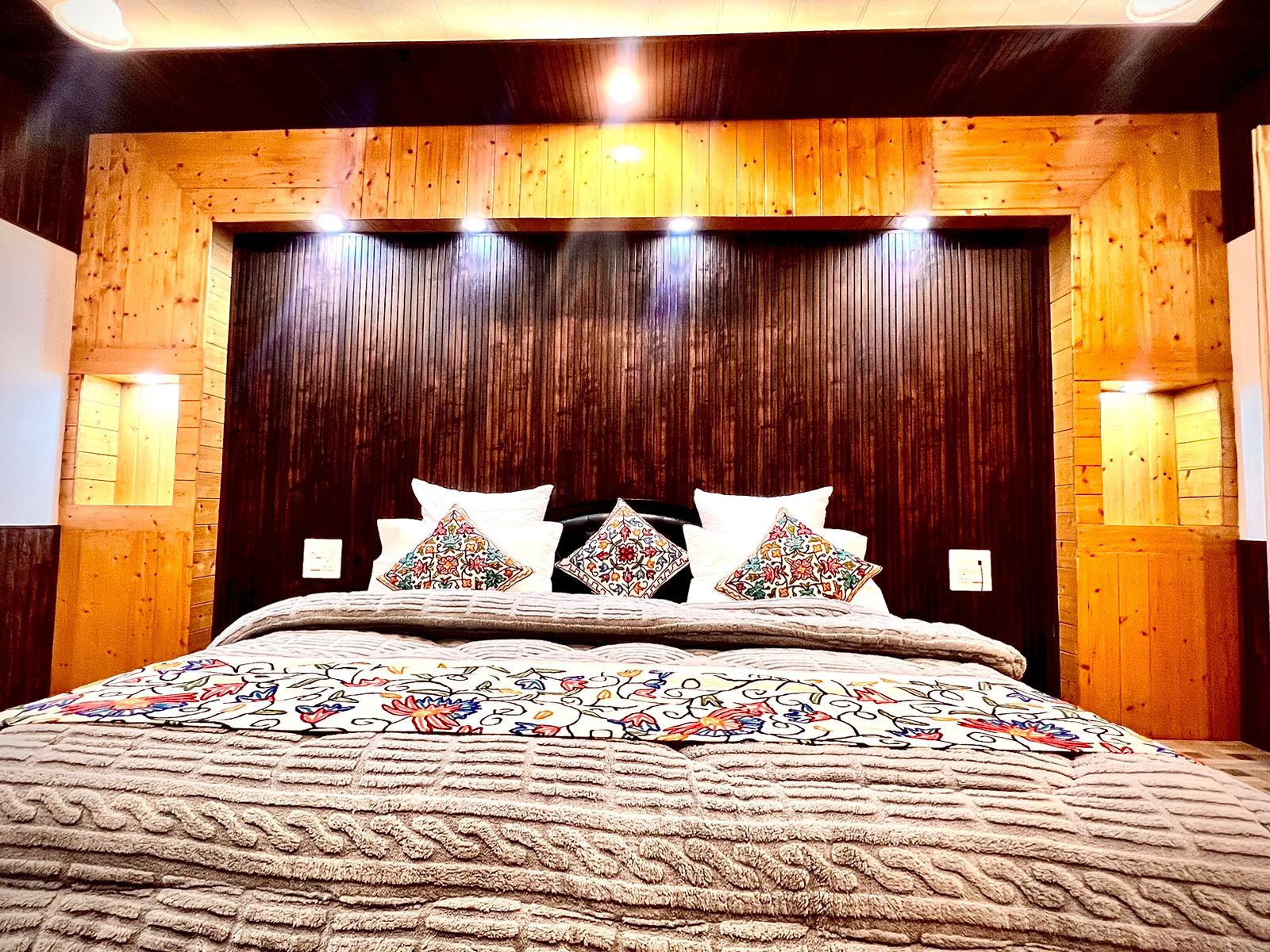 Maple inn resort Srinagar - Reviews, Photos & Offer