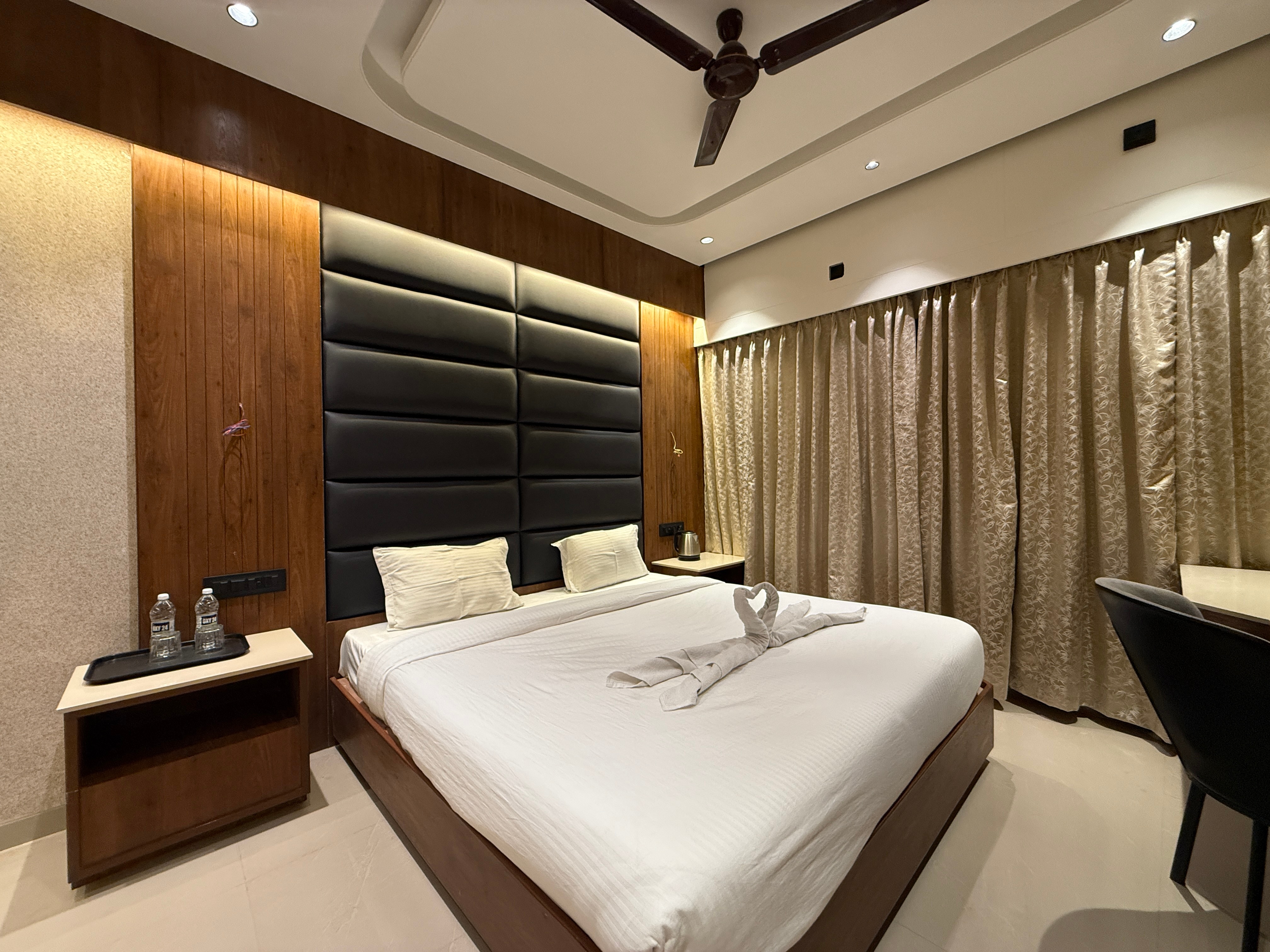 Ambika Family Restaurant 𝗕𝗢𝗢𝗞 Yeola Hotel
