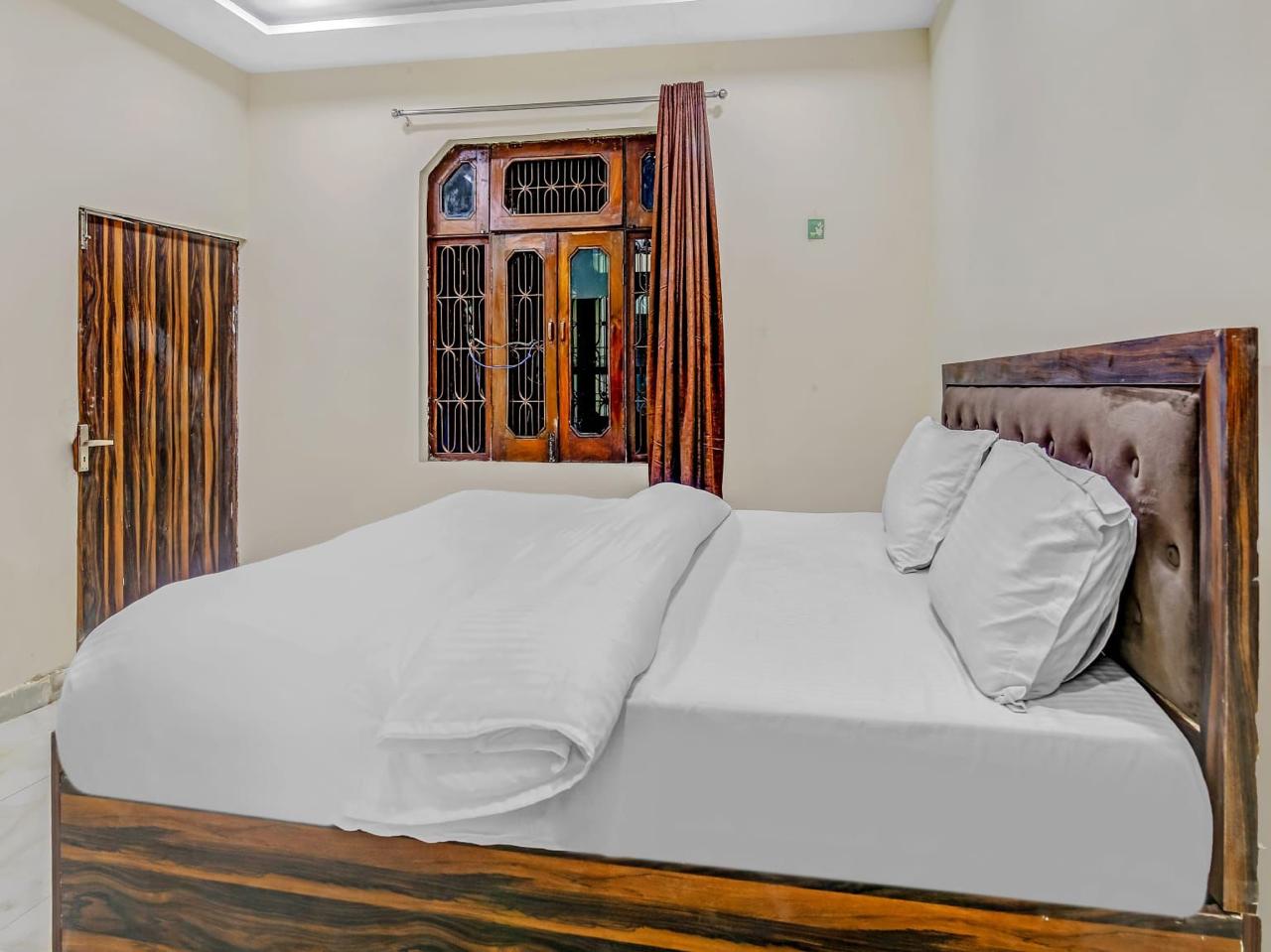 Krown Plaza 𝗕𝗢𝗢𝗞 Aligarh Hotel