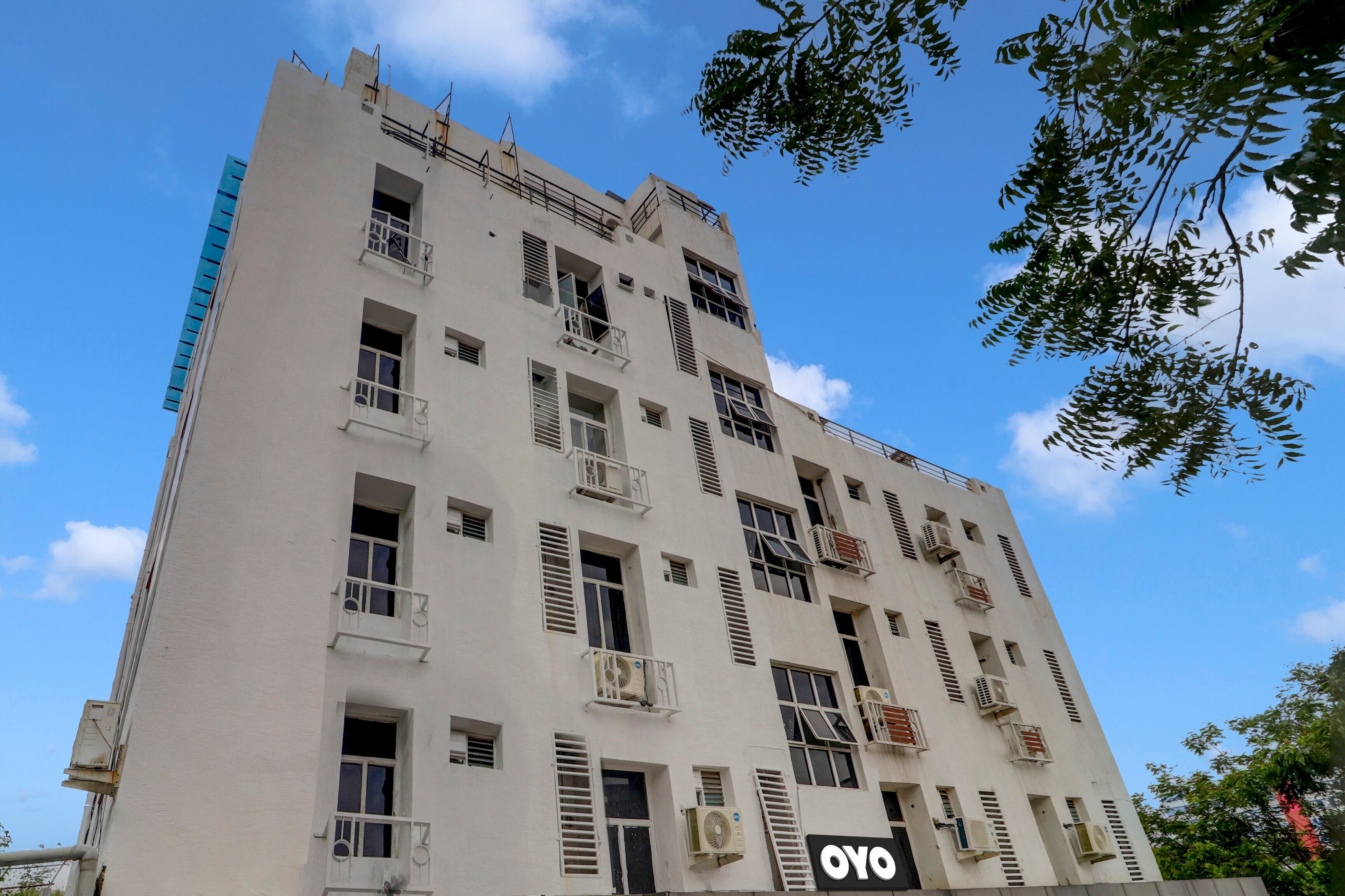 Capital O Qualia Heights Madhapur Beside Cyber Tower Hotel Hyderabad ...