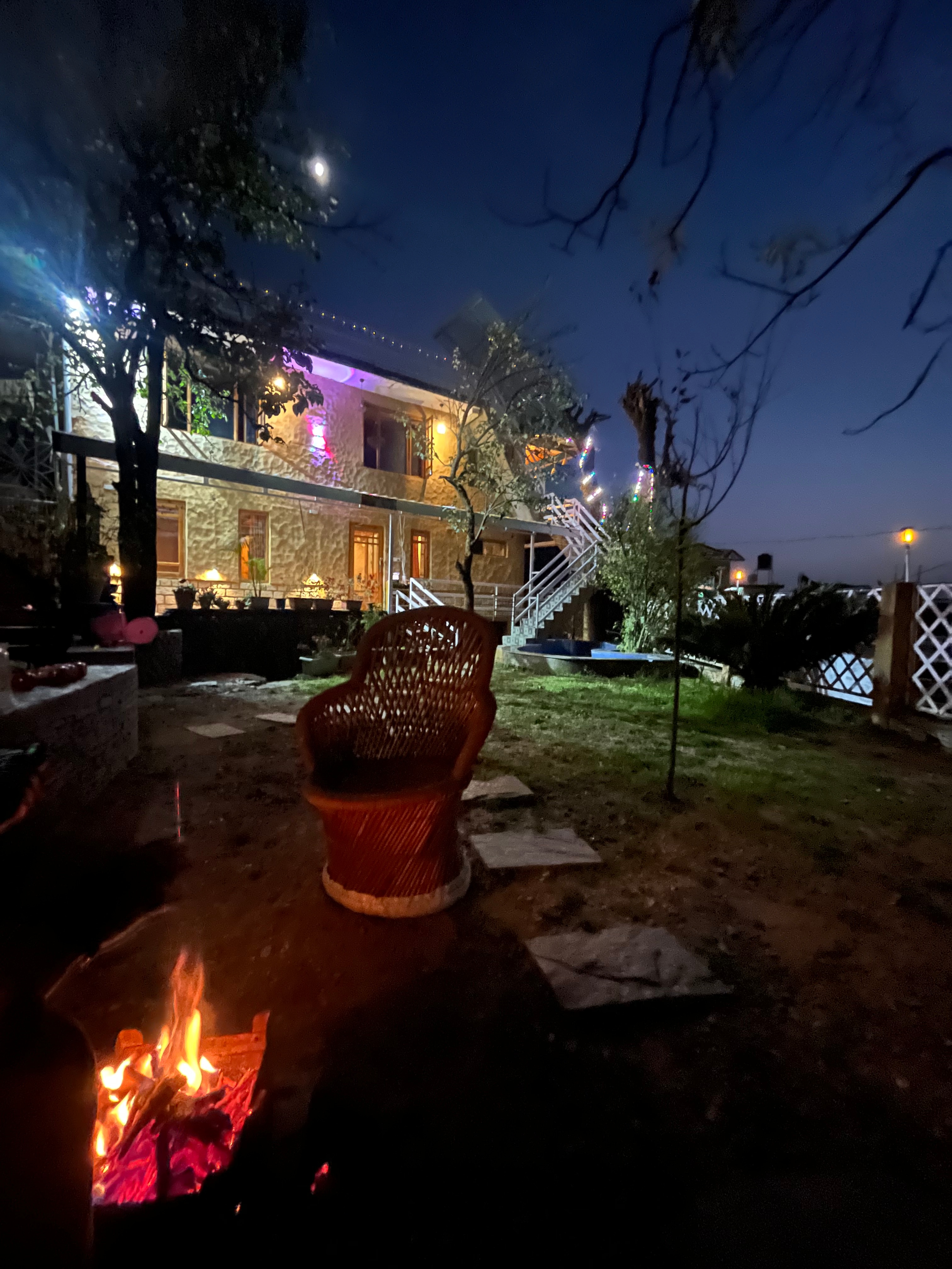 Mud house by Vandhara 𝗕𝗢𝗢𝗞 Bir Billing Cottage