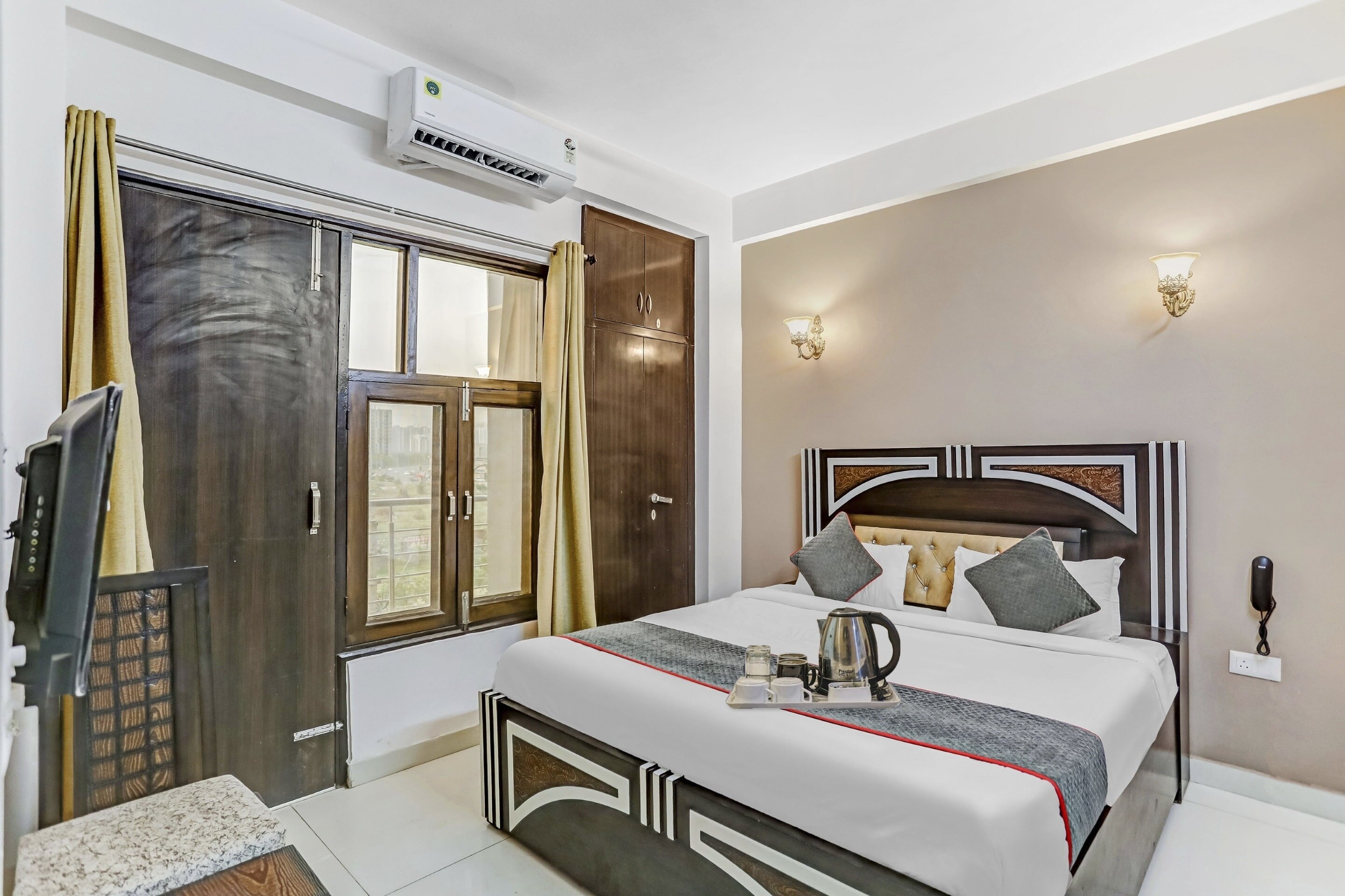 Hotel O Noida Premium Inn 𝗕𝗢𝗢𝗞 Noida Hotel