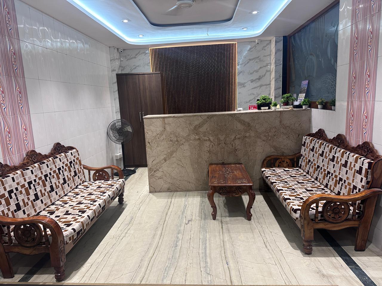 ILAH RESIDENCY 𝗕𝗢𝗢𝗞 Chennai Hotel