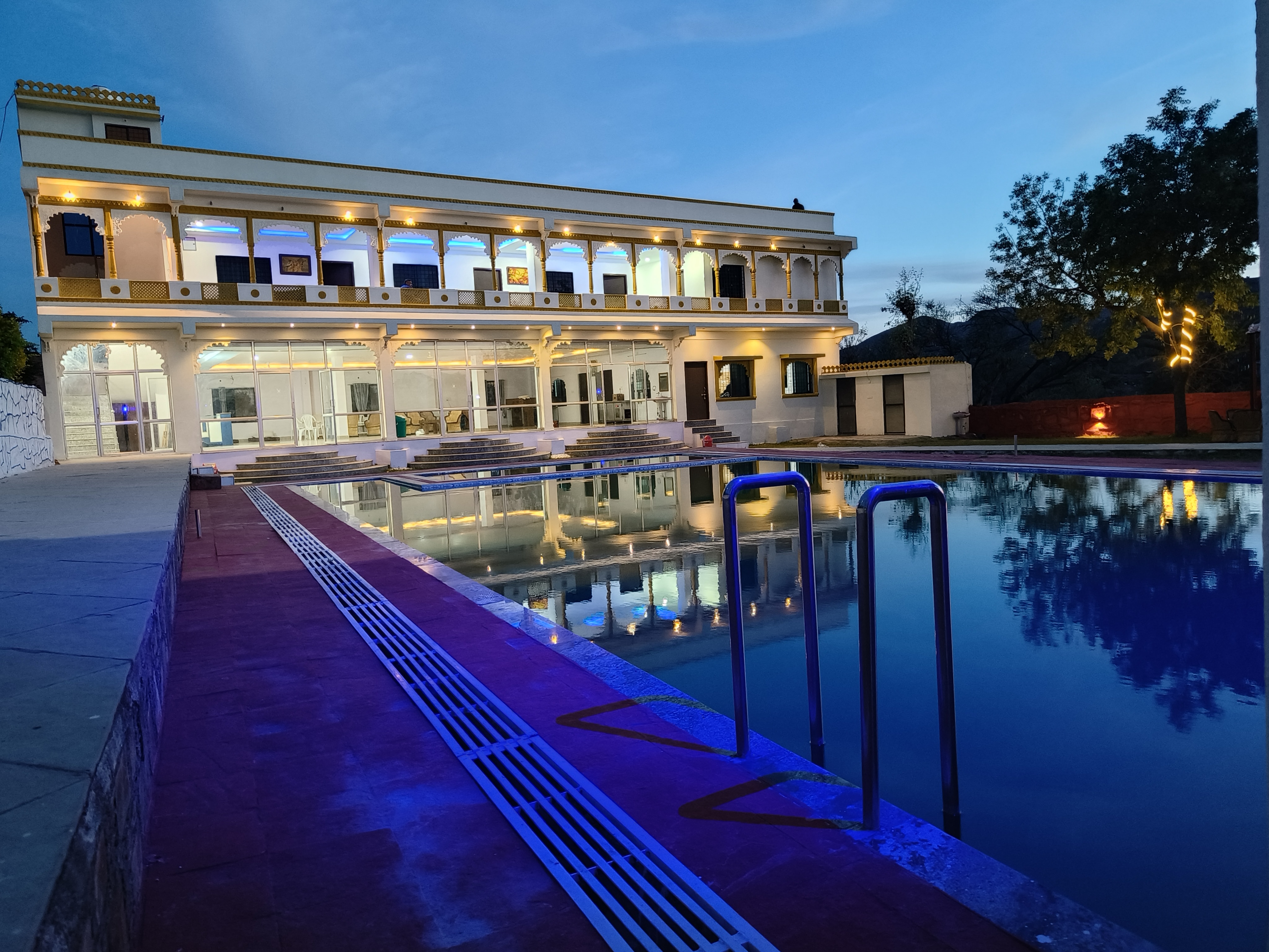 Monkey Retreat Resort 𝗕𝗢𝗢𝗞 Udaipur Homestay