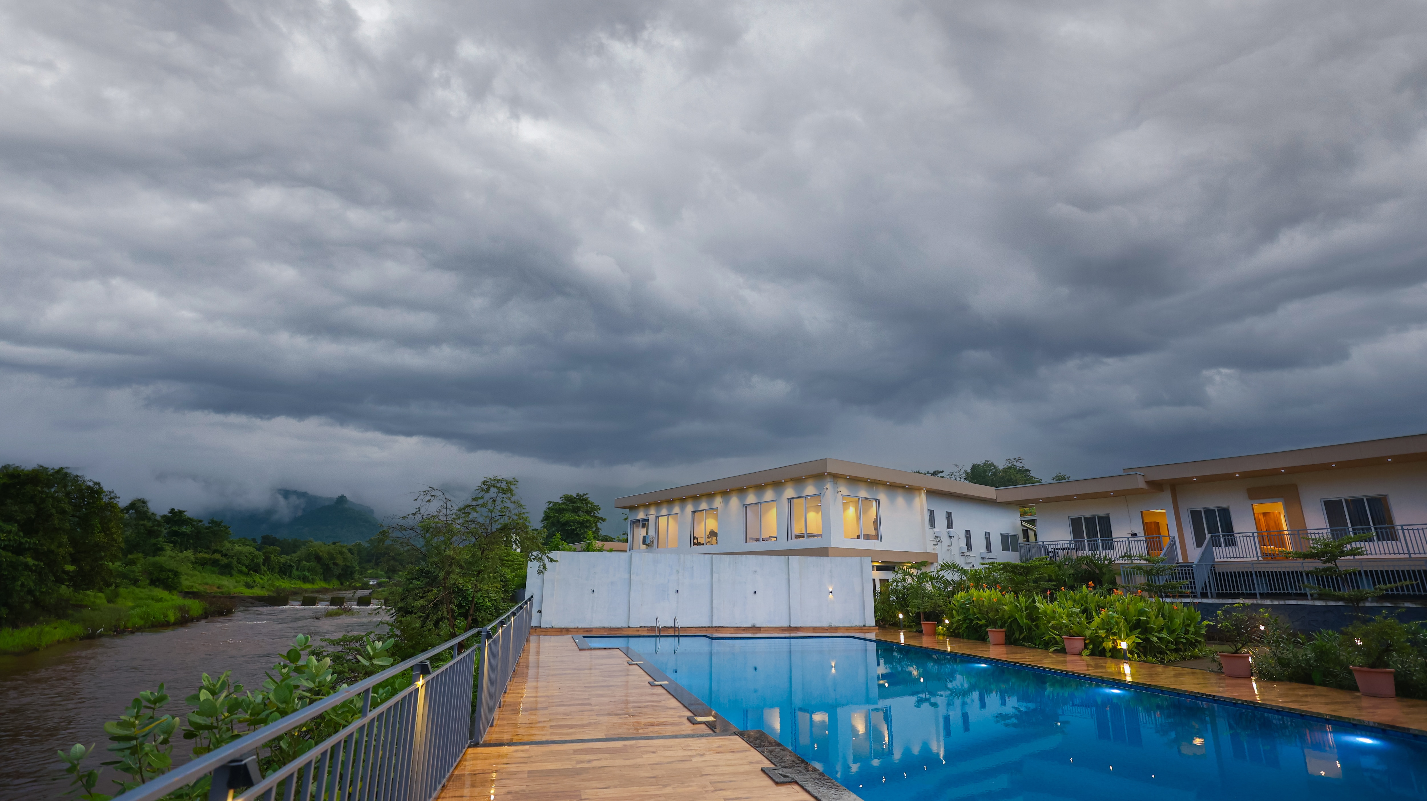 Riverain Valley Resort 𝗕𝗢𝗢𝗞 Karjat Resort